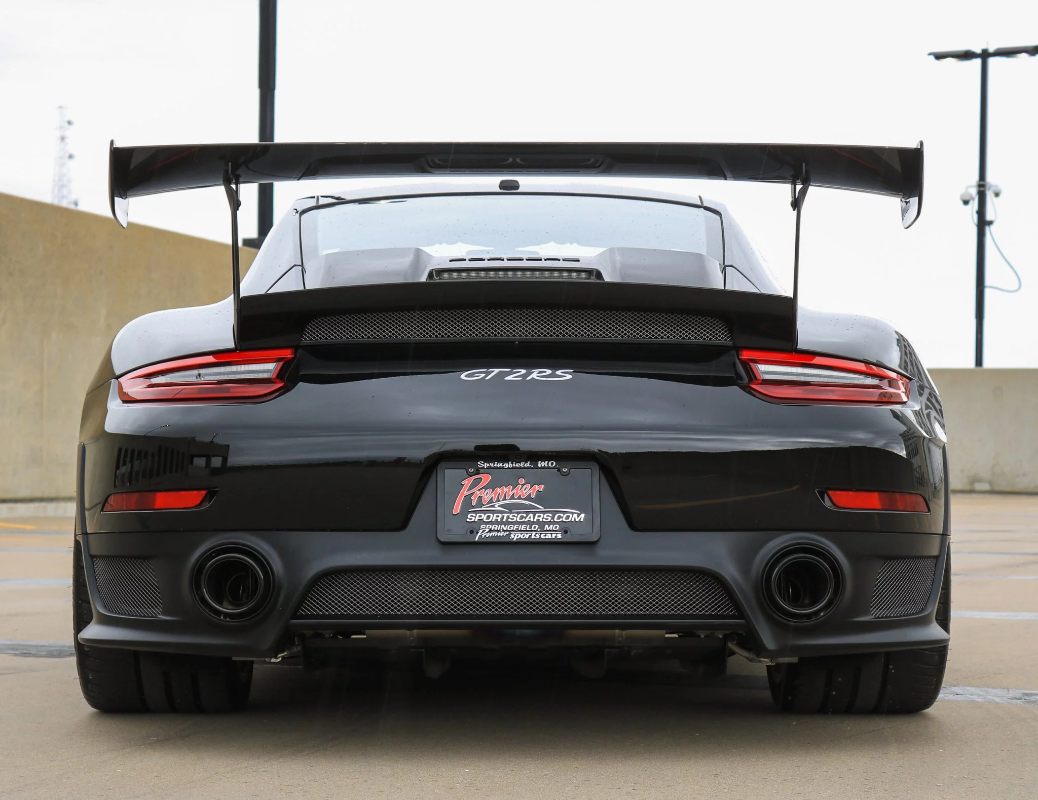 Black - Porsche 911 GT2 RS (991) - carpaints.co