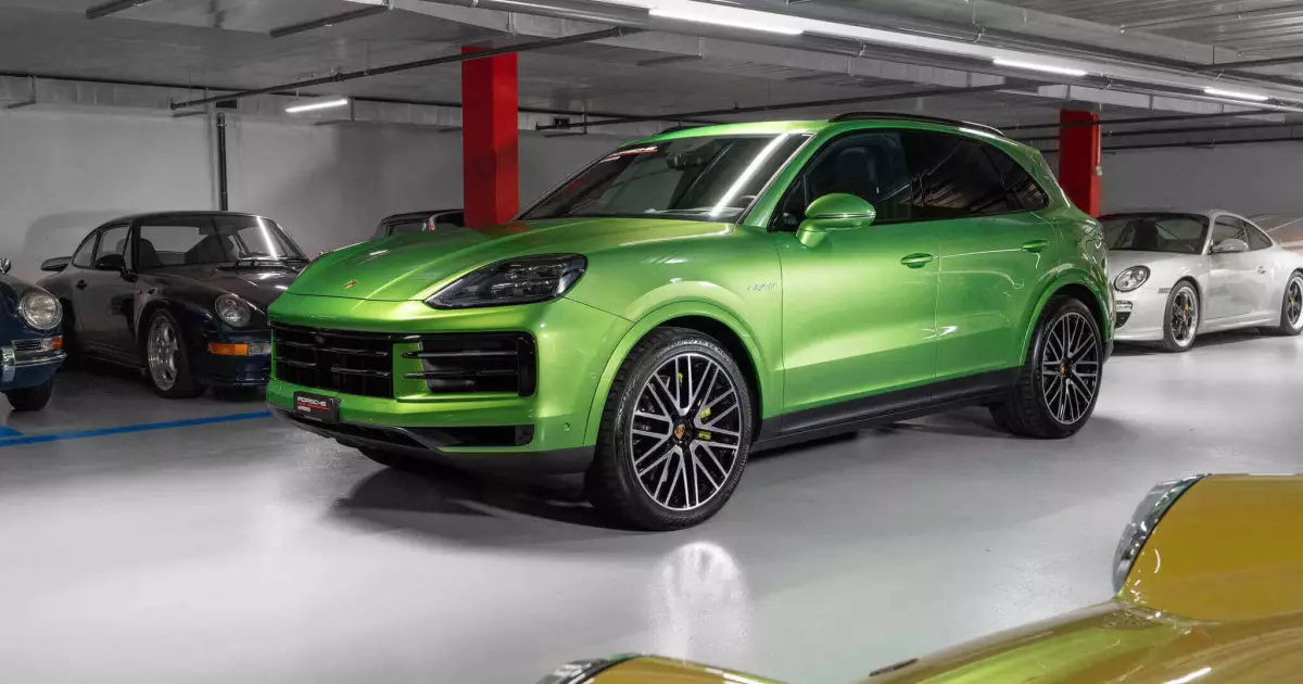 Java Green - Porsche Cayenne (E3) | carpaints.co