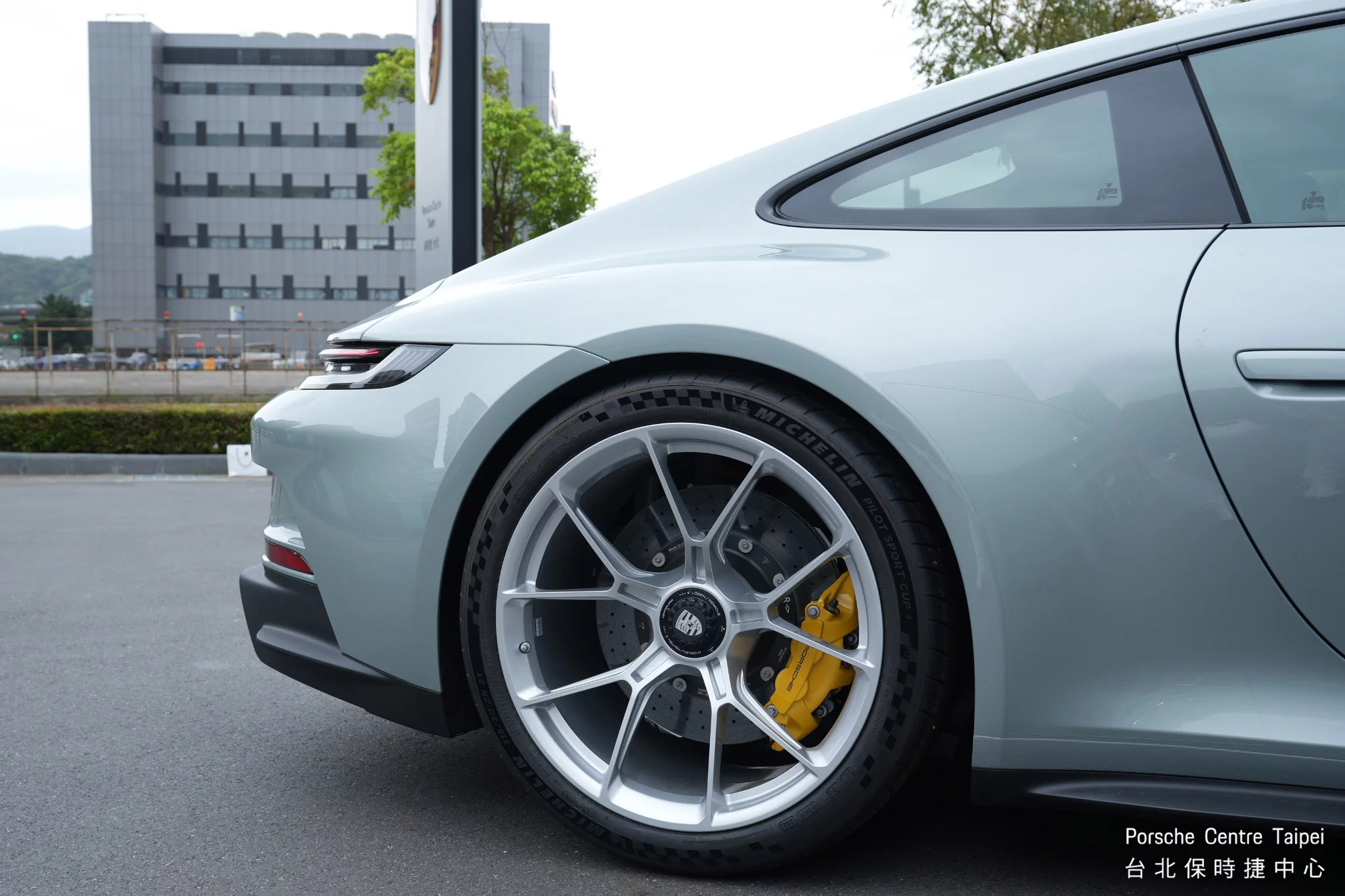 Fish Silver Grey Metallic - Porsche 911 GT3 Touring (992) | carpaints.co