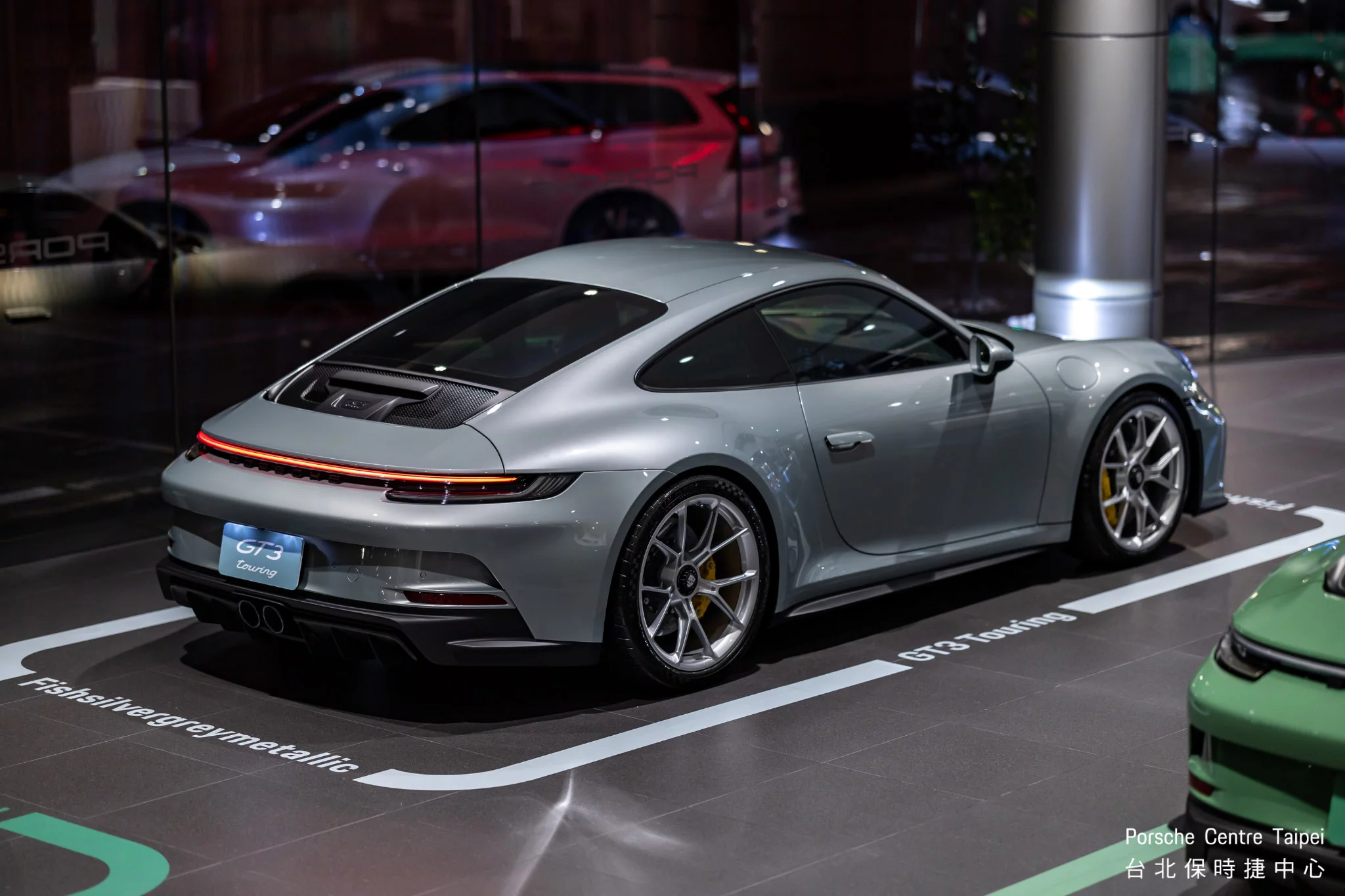 Fish Silver Grey Metallic - Porsche 911 GT3 Touring (992) | carpaints.co