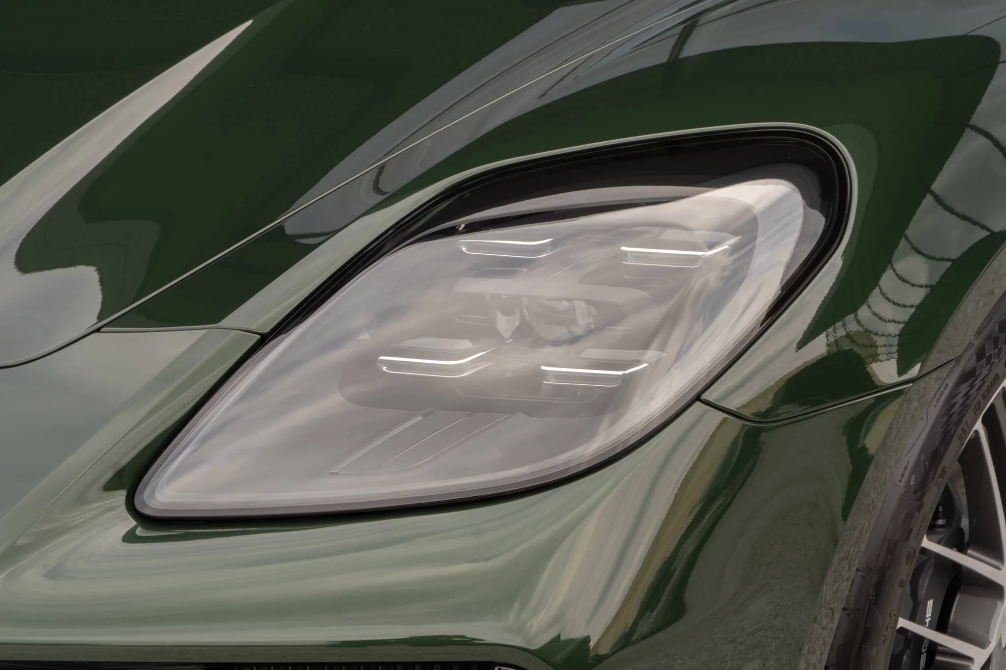 Oak Green Metallic Neo - Porsche Panamera (972) | carpaints.co