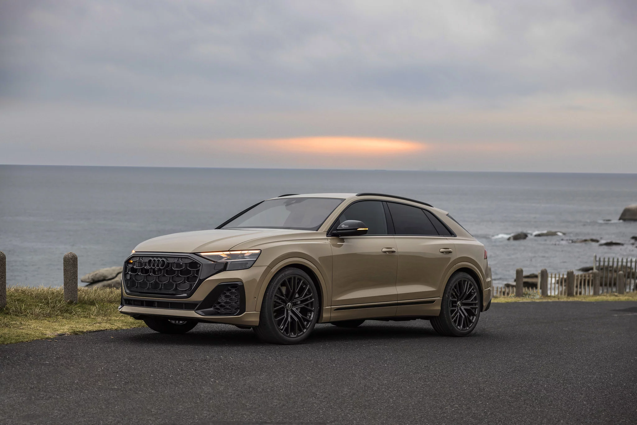 Sakhir Gold - Audi Q8 | carpaints.co