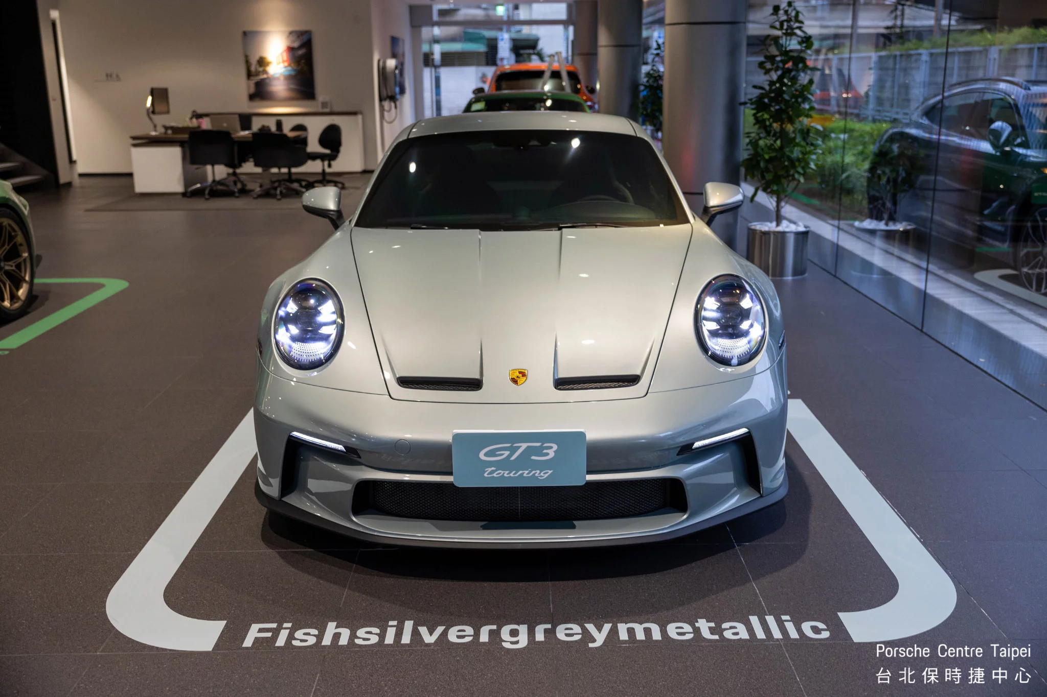 Fish Silver Grey Metallic - Porsche 911 GT3 Touring (992) | carpaints.co