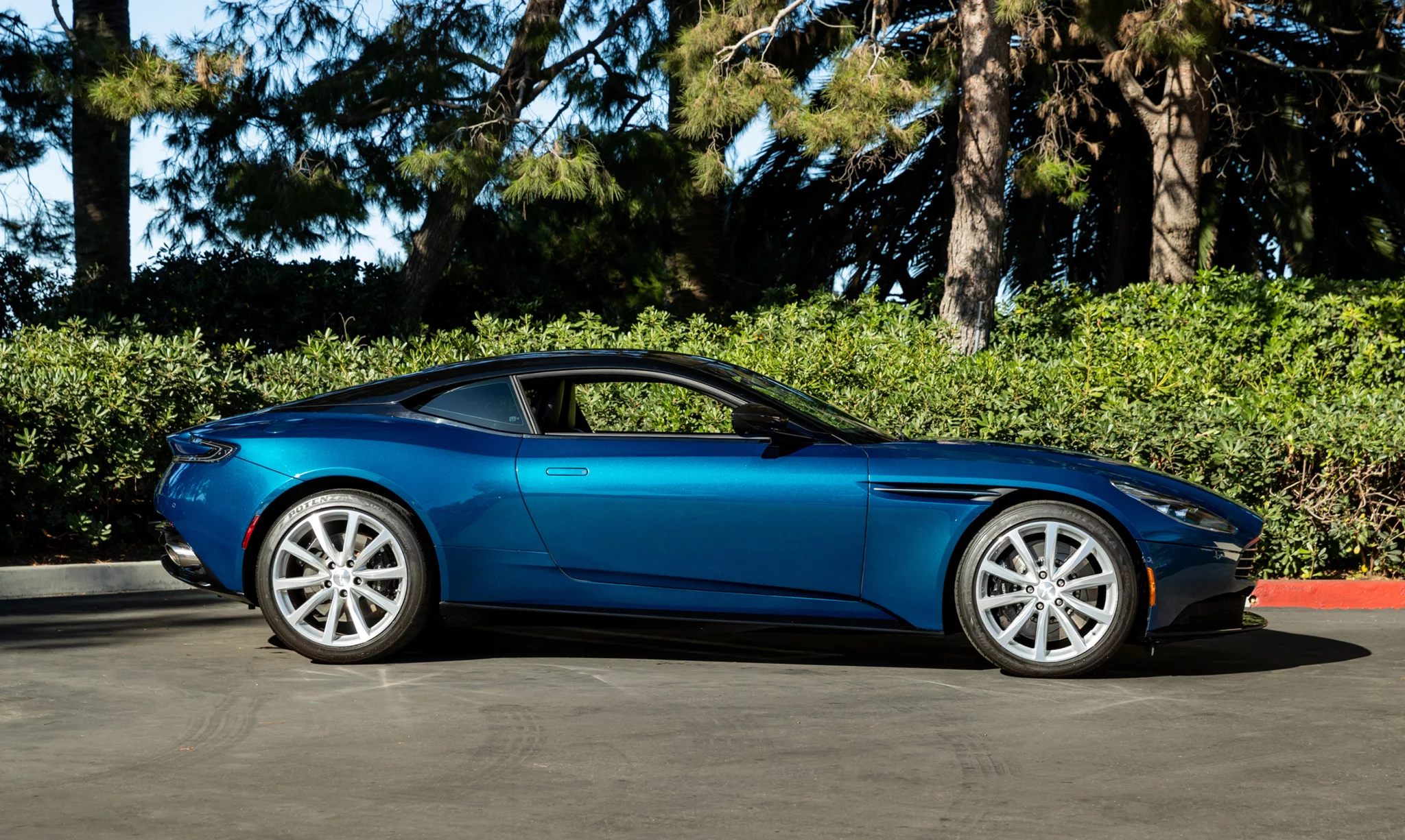 Ocellus Teal - Aston Martin DB11 | carpaints.co