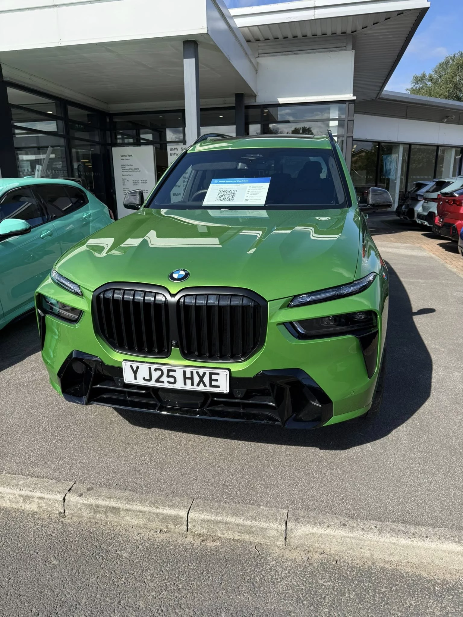 Java Green II - BMW X7 (G07) | carpaints.co