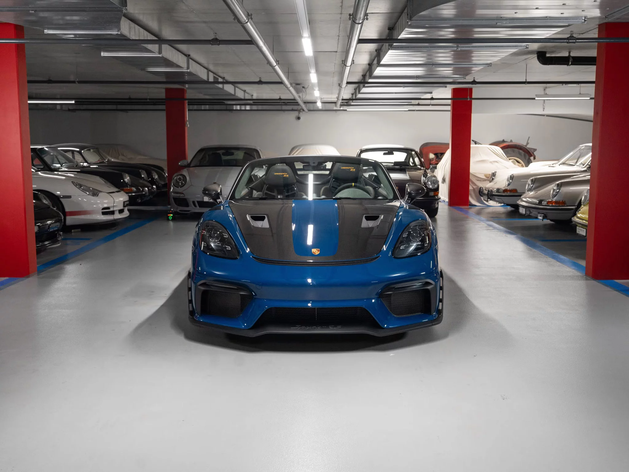 Pantone 296C - Porsche Spyder RS (718) | carpaints.co