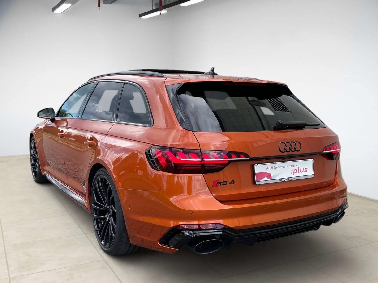 Orange Flame - Audi RS4 Avant (B9) | carpaints.co