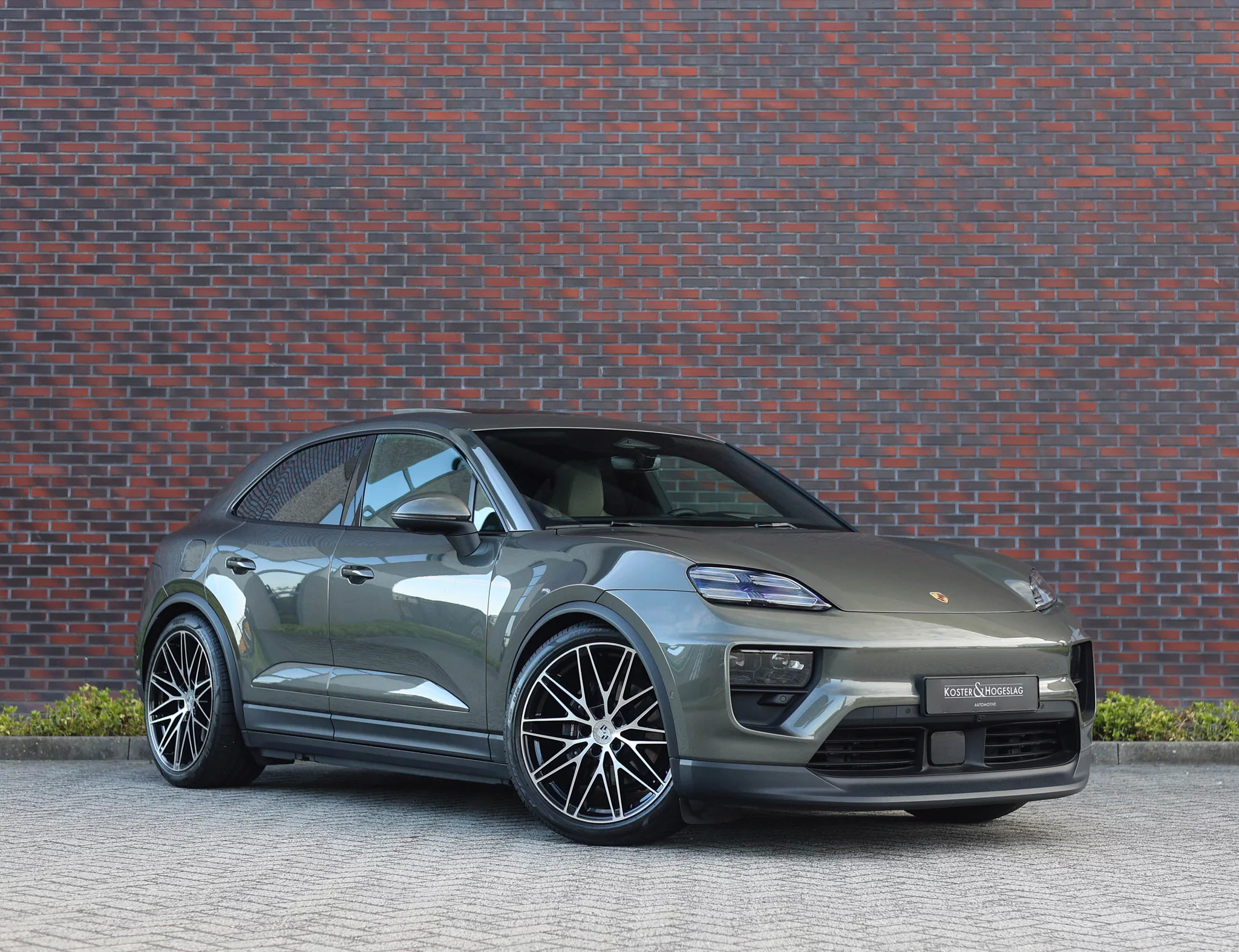 Aventurine Green Metallic - Porsche Macan Electric | carpaints.co