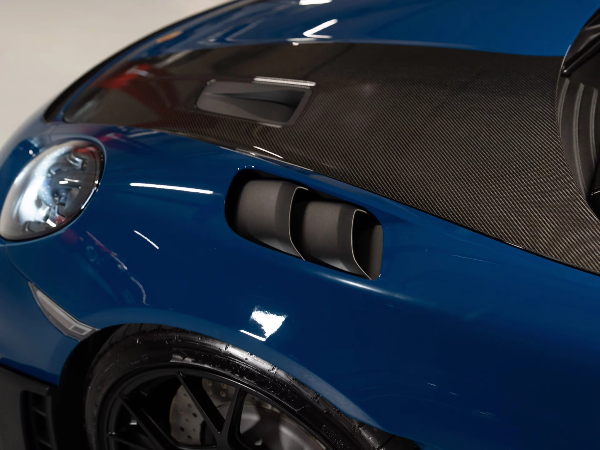 Pantone 296C - Porsche Spyder RS (718) | carpaints.co