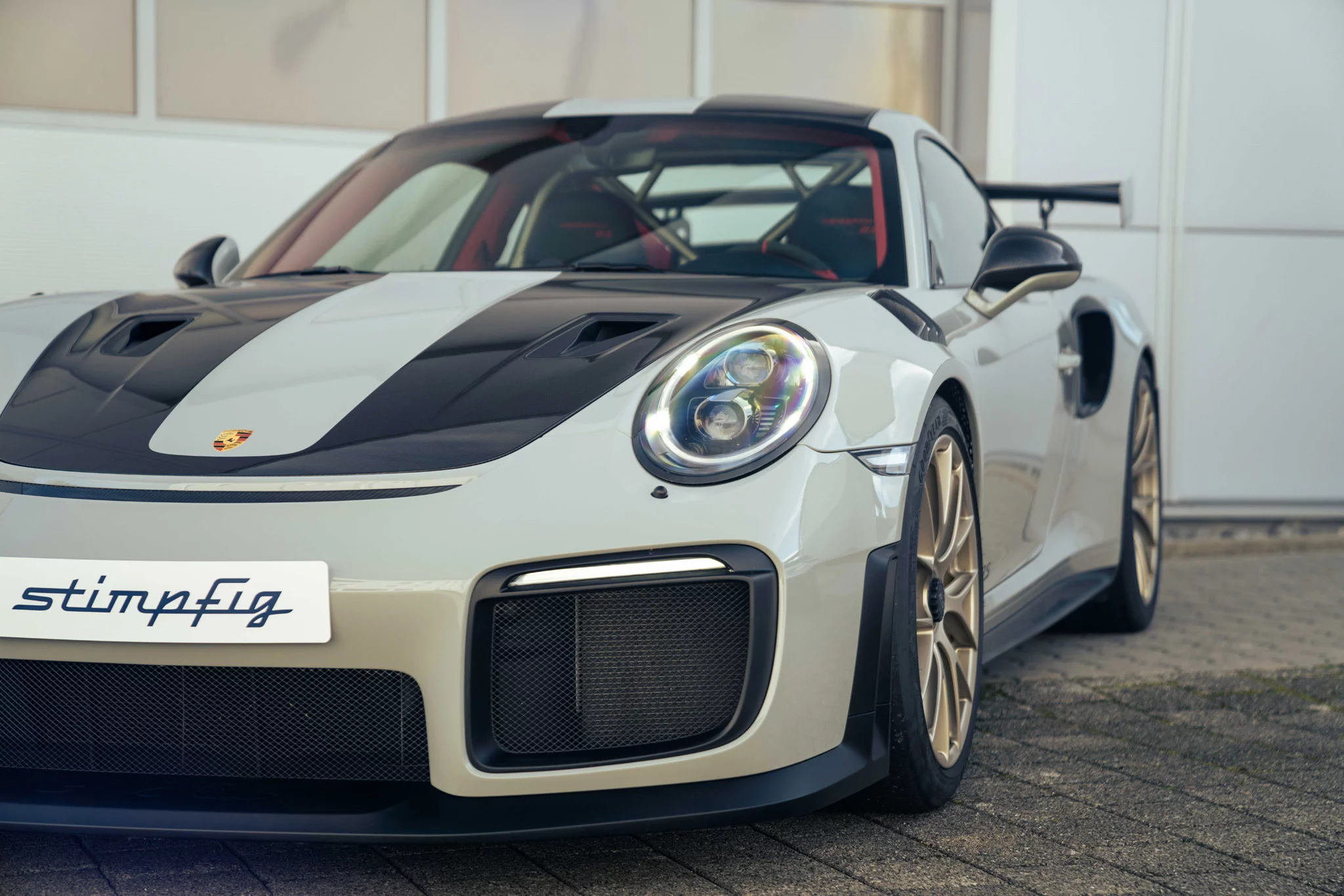 Fashion Grey - Porsche 911 GT2 RS (991) | carpaints.co