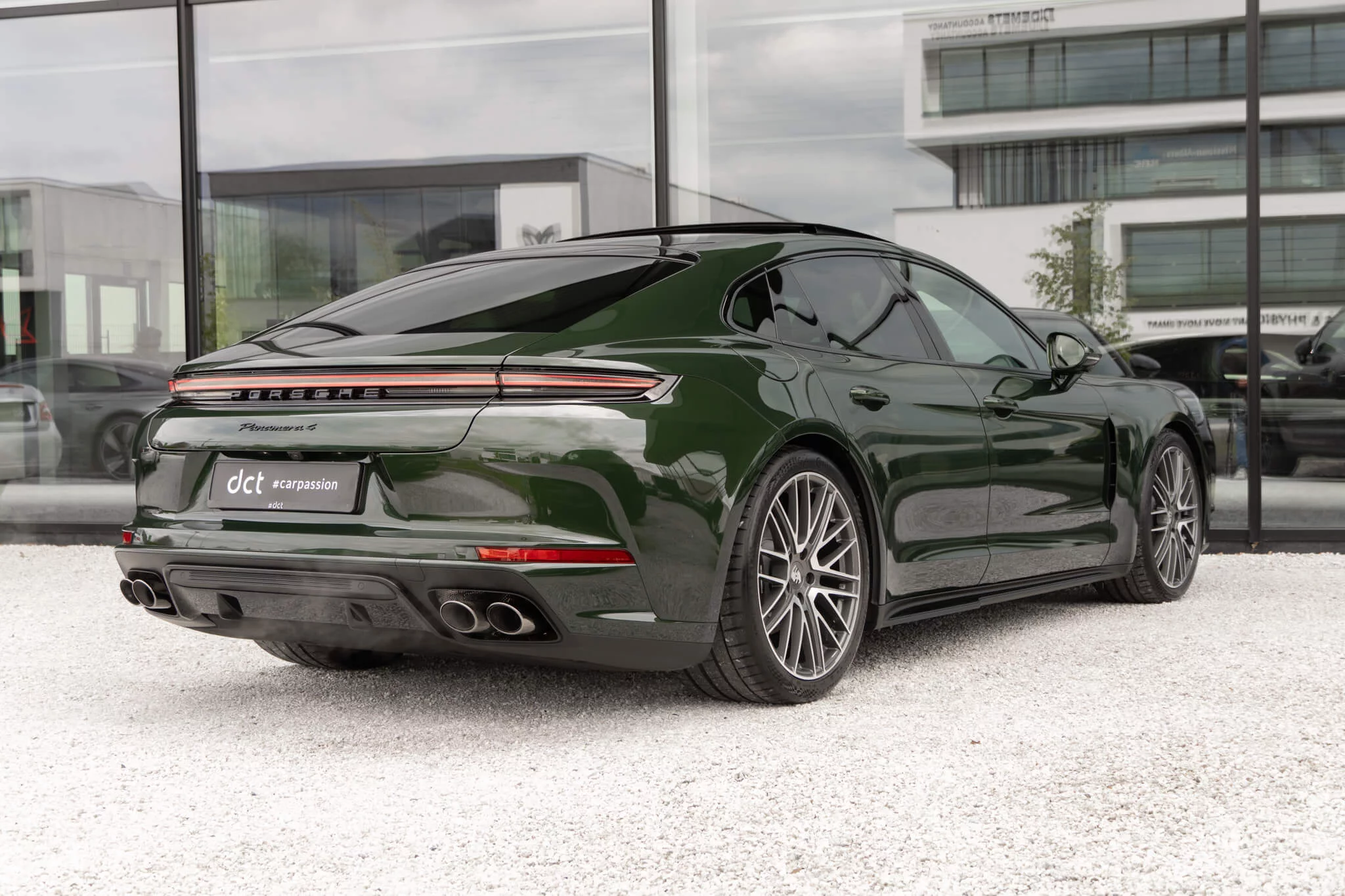 Oak Green Metallic Neo - Porsche Panamera (972) | carpaints.co