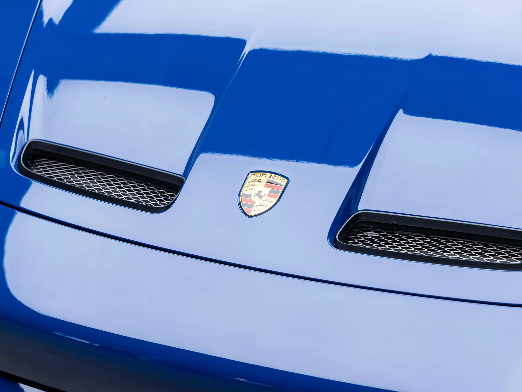 Pantone 296C - Porsche 911 GT3 Touring (992) | carpaints.co