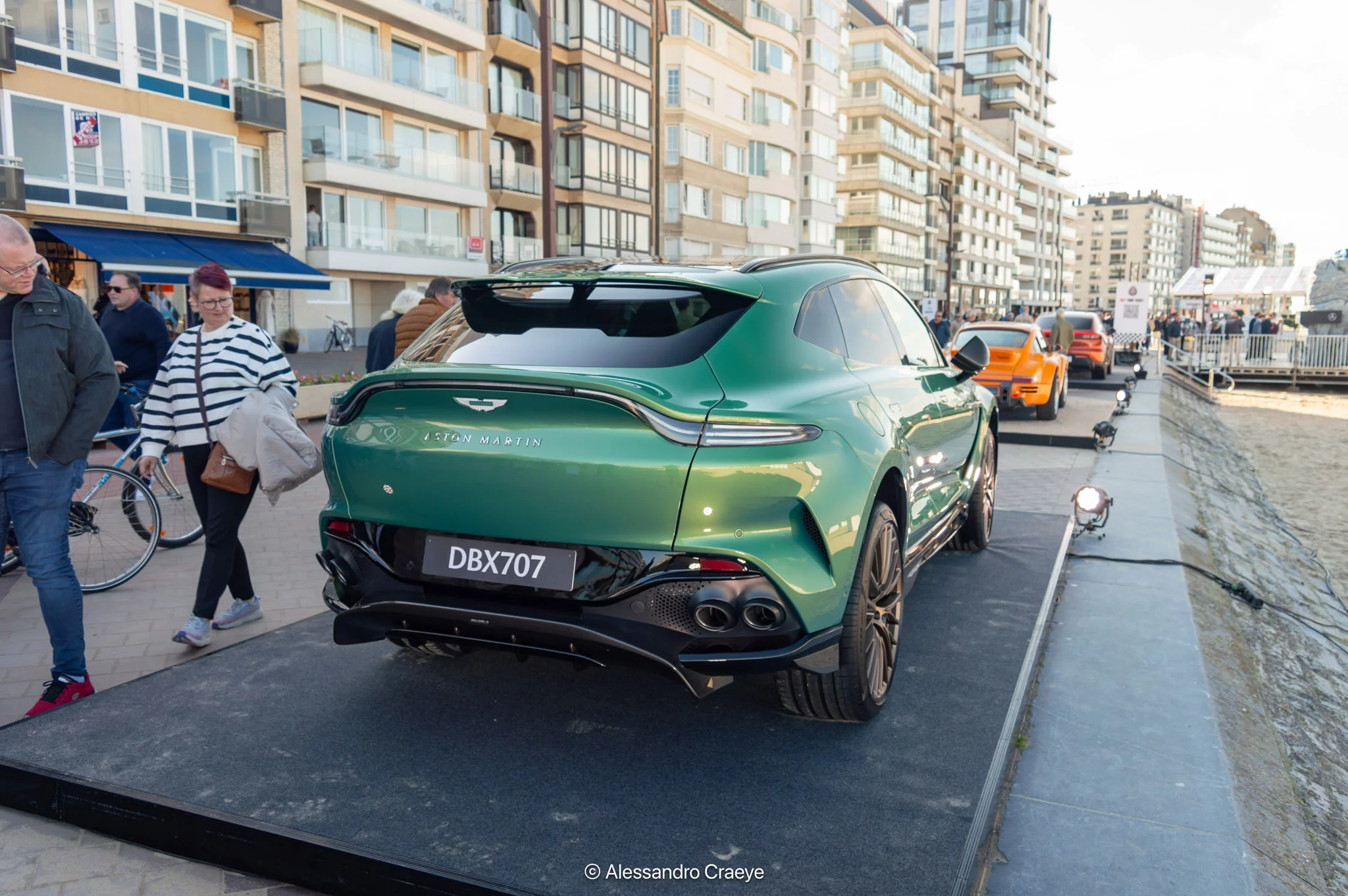 Iridescent Emerald - Aston Martin DBX 707 | carpaints.co