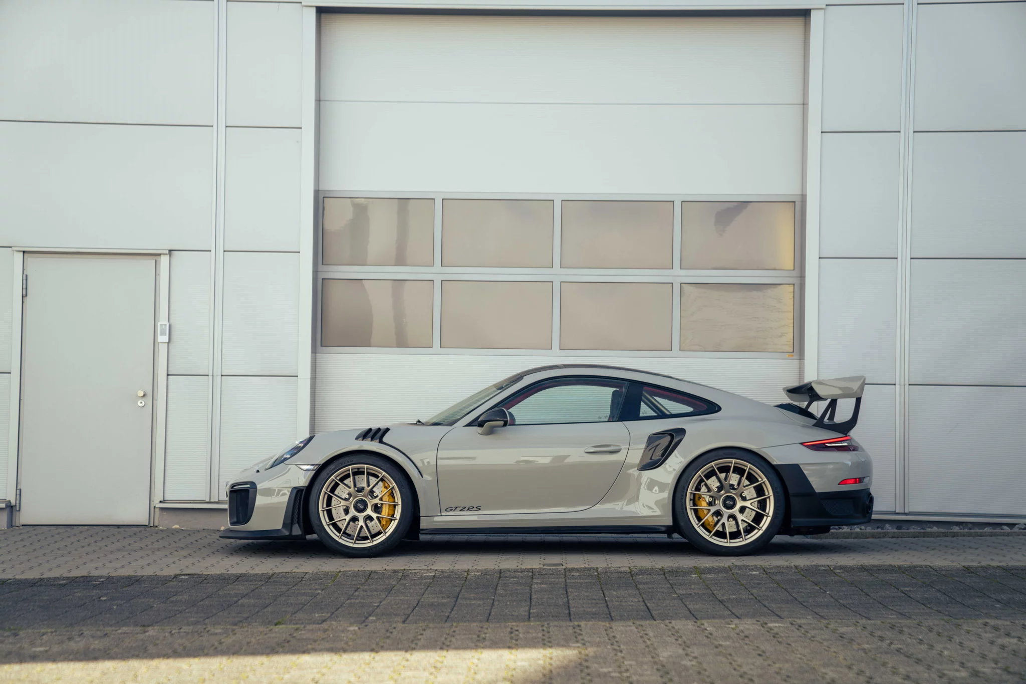 Fashion Grey - Porsche 911 GT2 RS (991) | carpaints.co