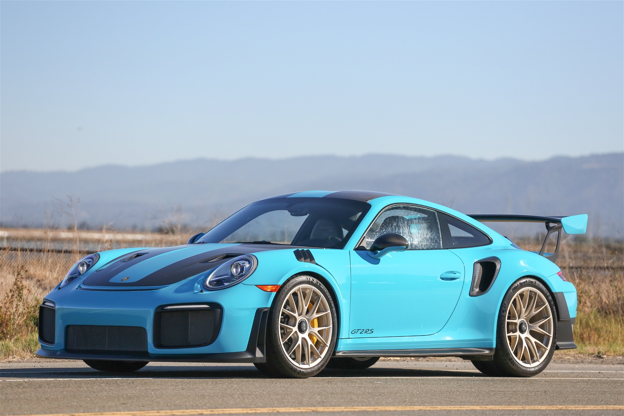Miami Blue - Porsche 911 GT2 RS (991) - carpaints.co