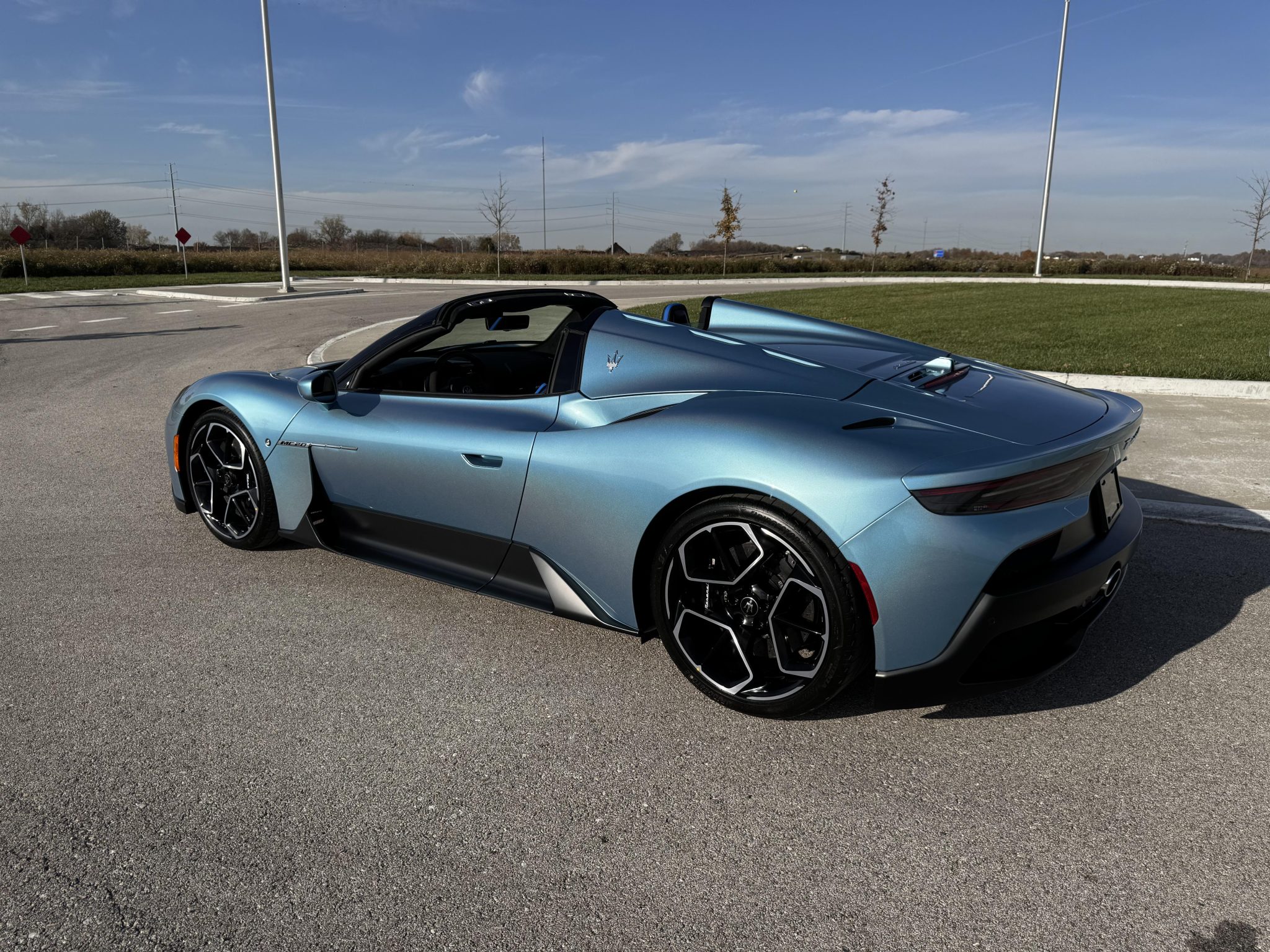 Ai Aqua Rainbow - Maserati MC20 Cielo - carpaints.co