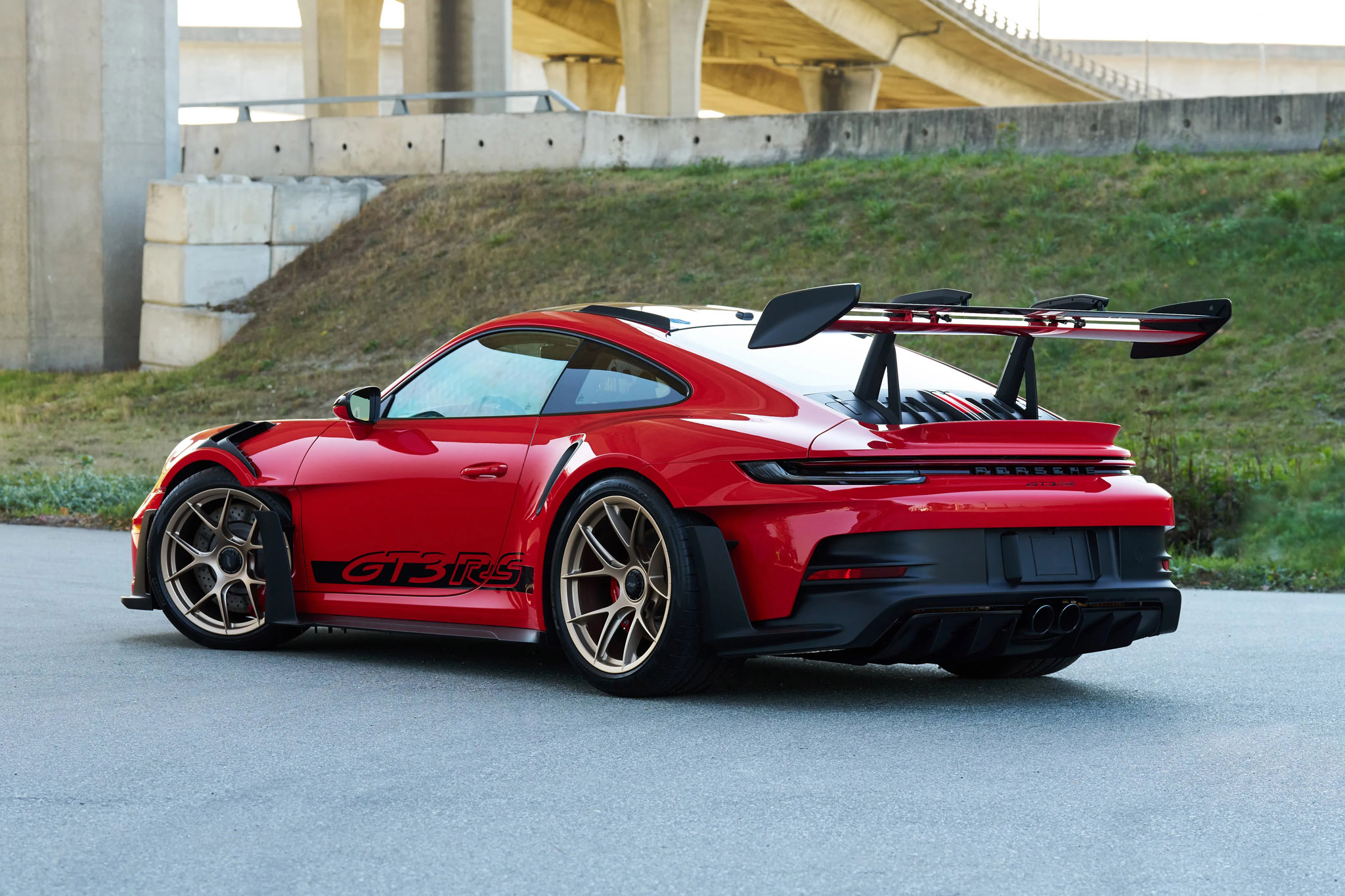 Guards Red - Porsche 911 GT3 RS (992) - carpaints.co