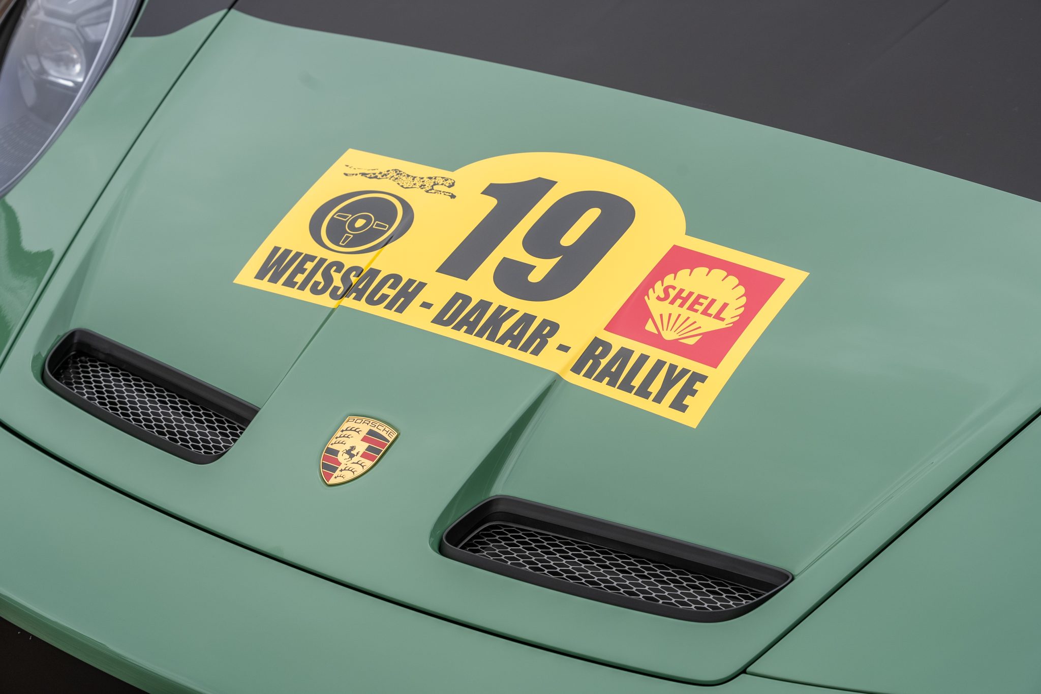 Auratium Green - Porsche 911 Dakar (992) - carpaints.co