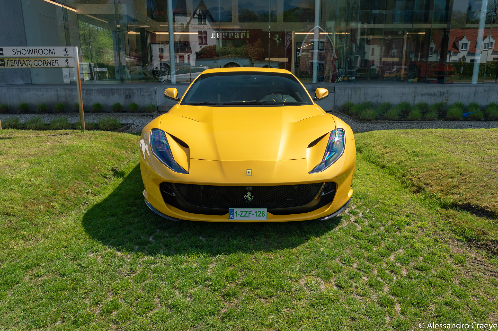 Giallo Triplo Strato - Ferrari 812 Superfast - carpaints.co