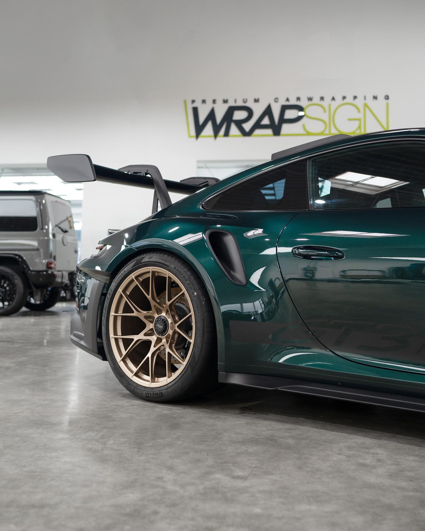 Jet Green Metallic - Porsche 911 GT3 RS (992) - carpaints.co