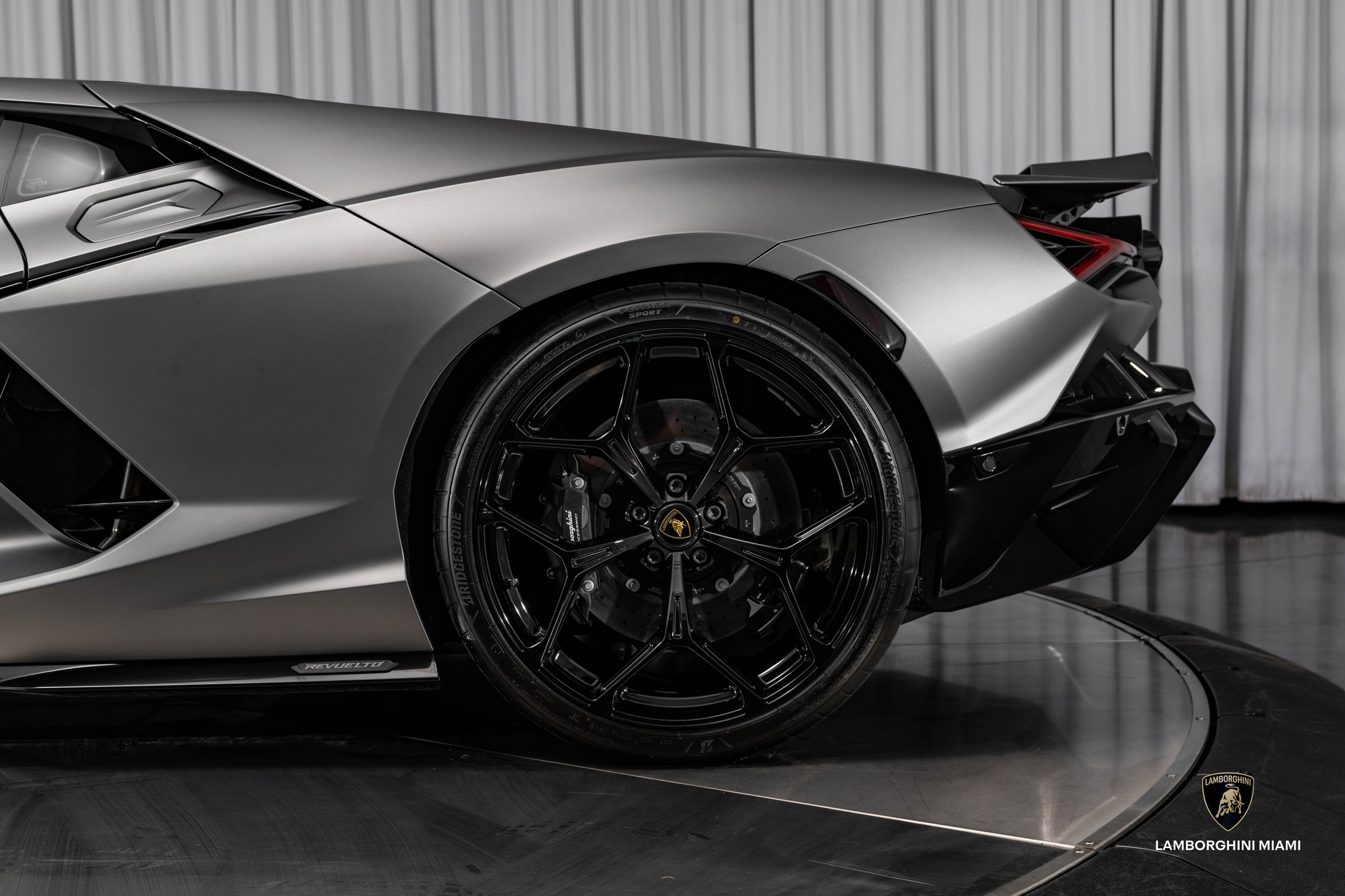 Grigio Titans - Lamborghini Revuelto - carpaints.co