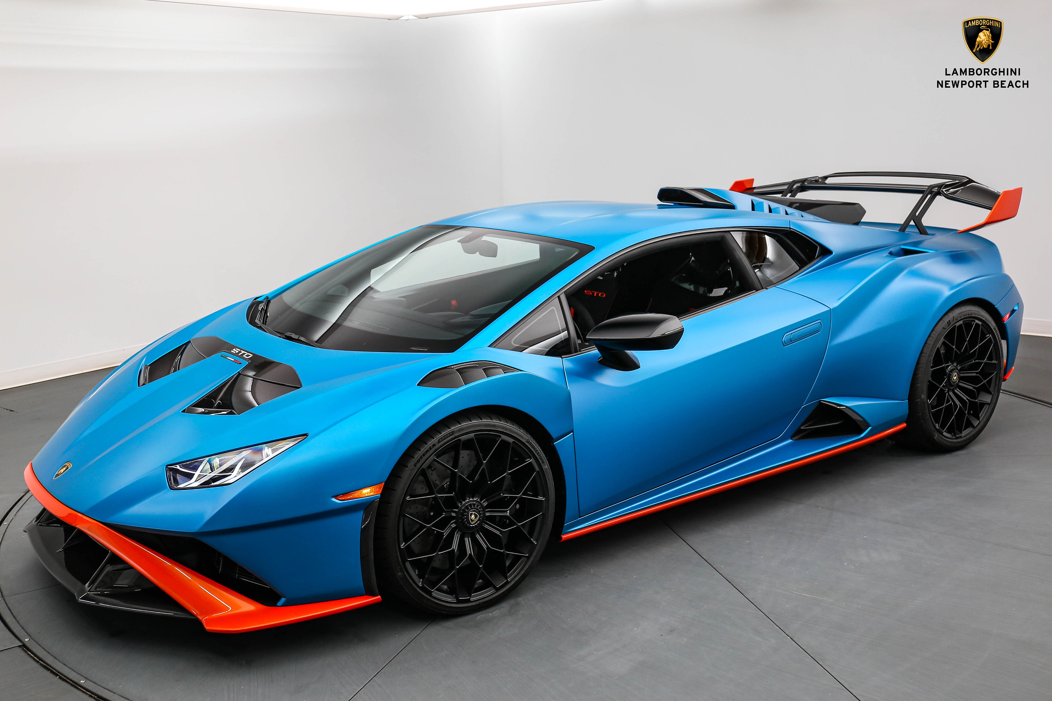 Blu Uranus Matt / Arancio Xanto - Lamborghini Huracán STO (LP640-2 ...
