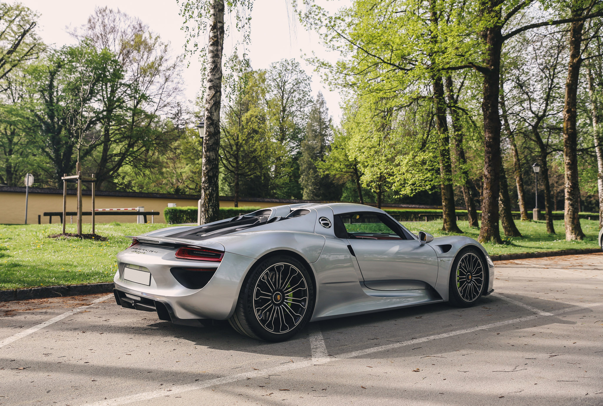 Rhodium Silver Metallic - Porsche 918 Spyder - carpaints.co