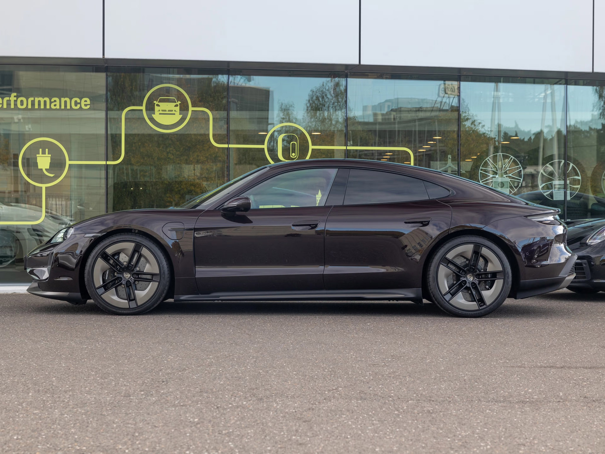 Superior Red Metallic - Porsche Taycan - carpaints.co