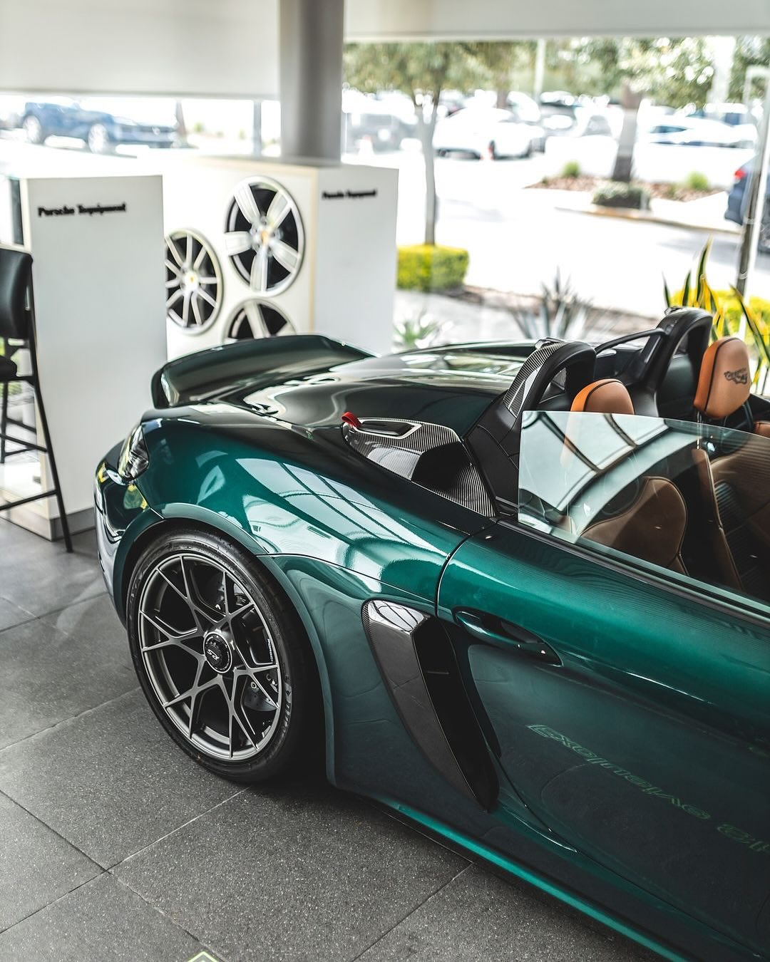 Jet Green Metallic - Porsche Spyder RS (718) - carpaints.co