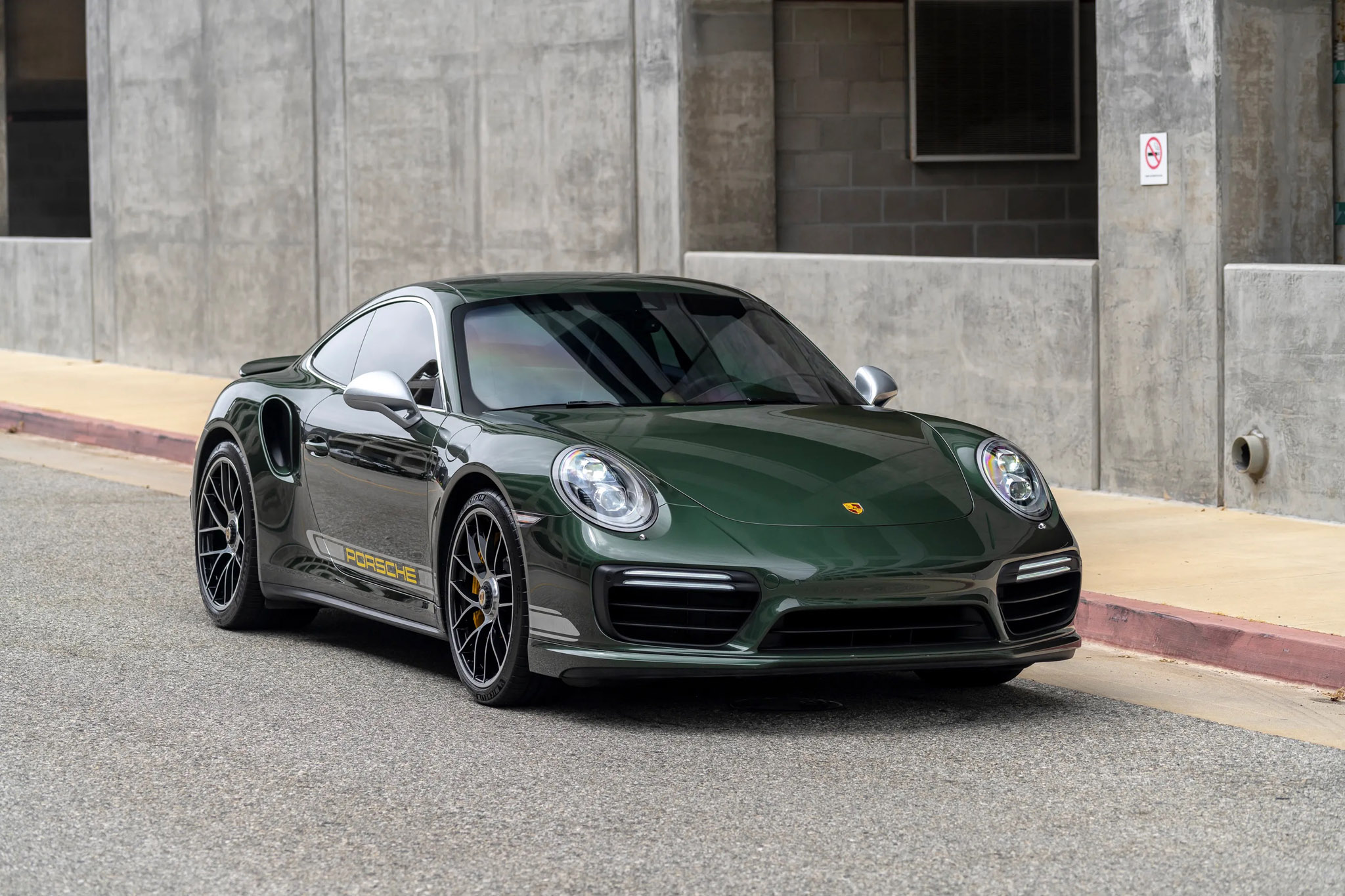 Oak Green Metallic - Porsche 911 Turbo S (991.2) - carpaints.co