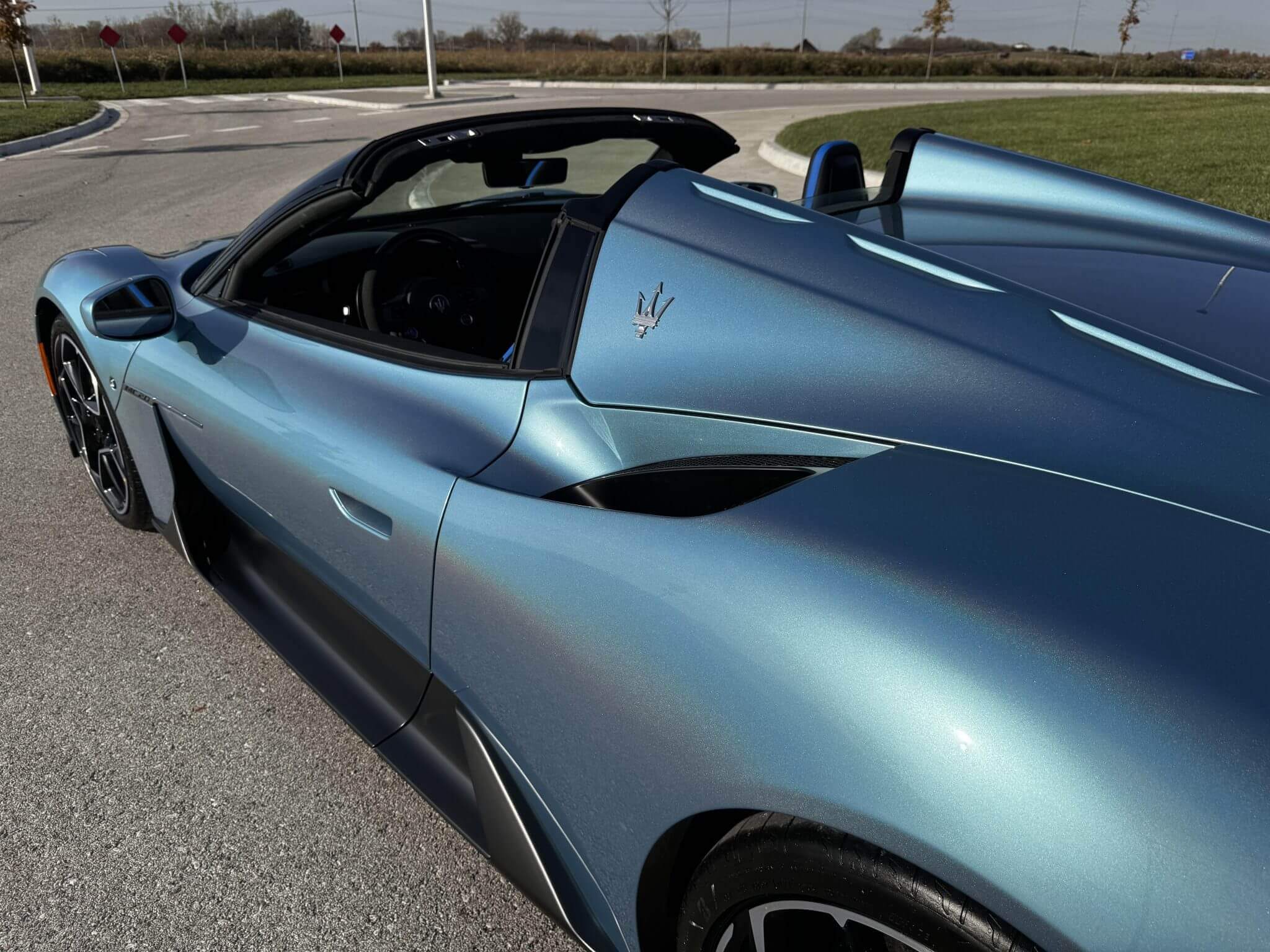 Ai Aqua Rainbow - Maserati MC20 Cielo - carpaints.co