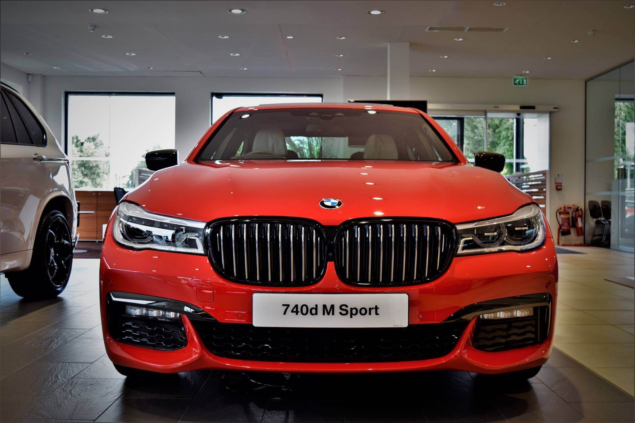 Ferrari Red - BMW 7 Series (G11) - carpaints.co