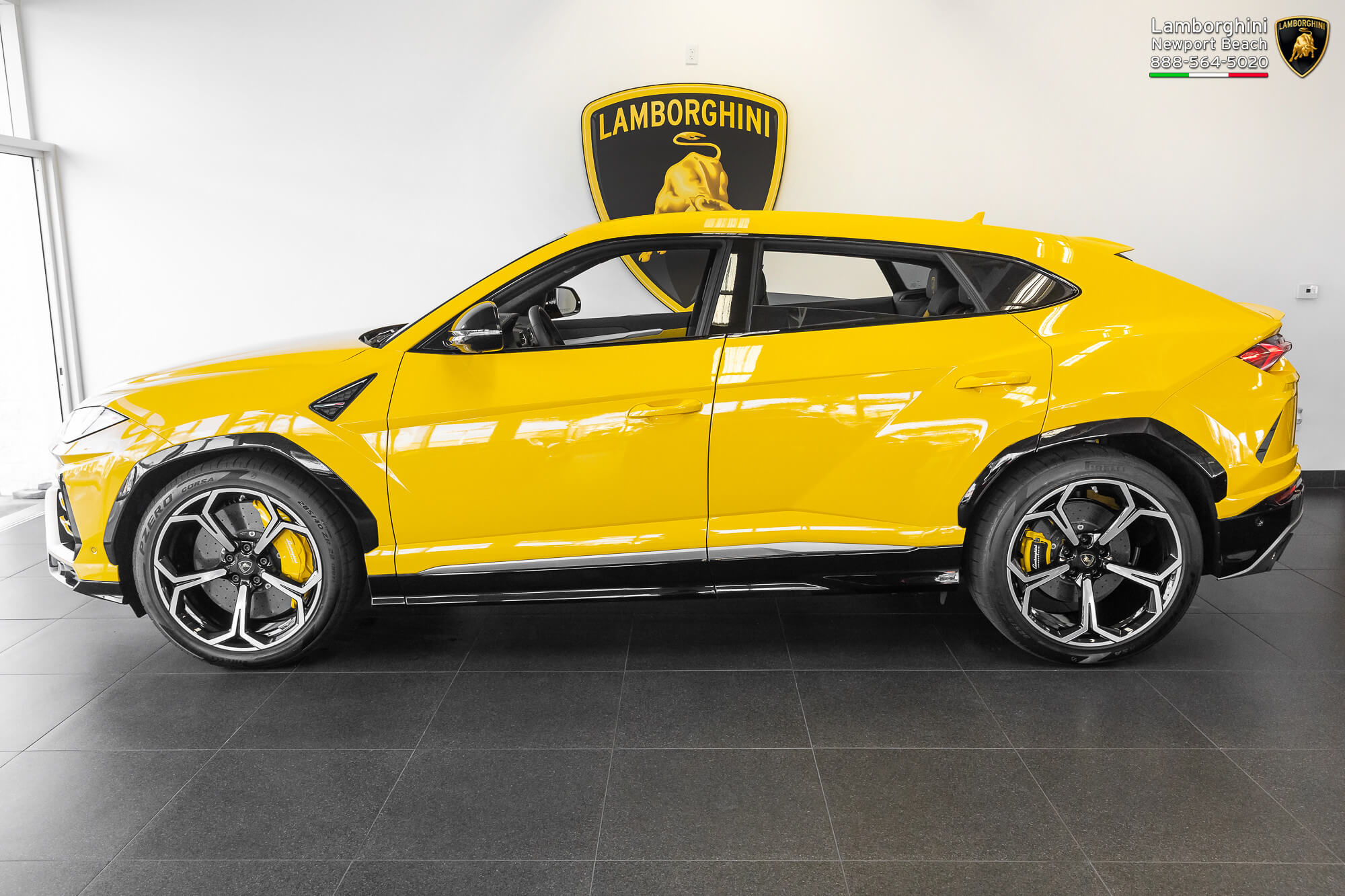 Giallo Auge - Lamborghini Urus - carpaints.co