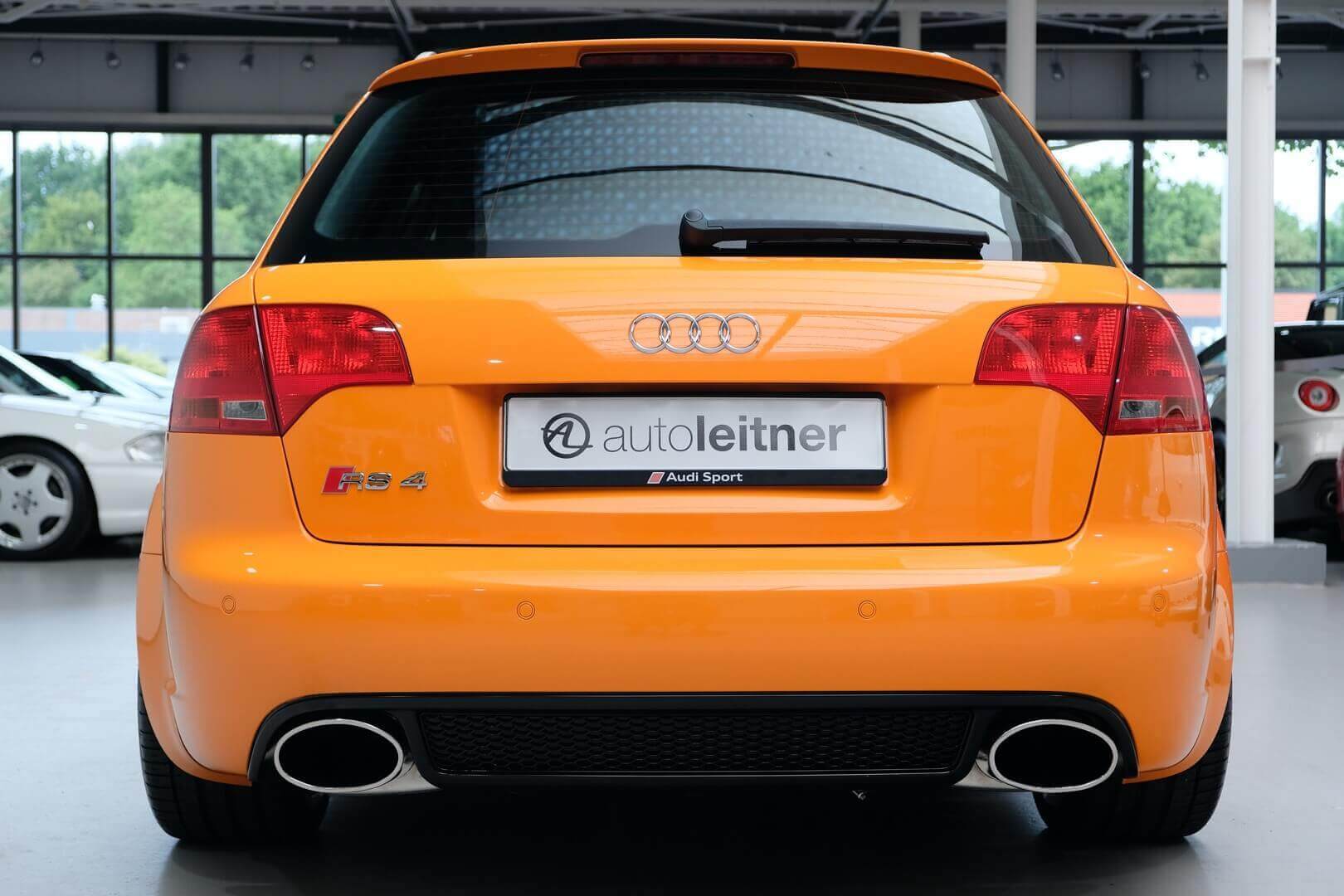 Glut Orange - Audi RS4 Avant (B7) - carpaints.co