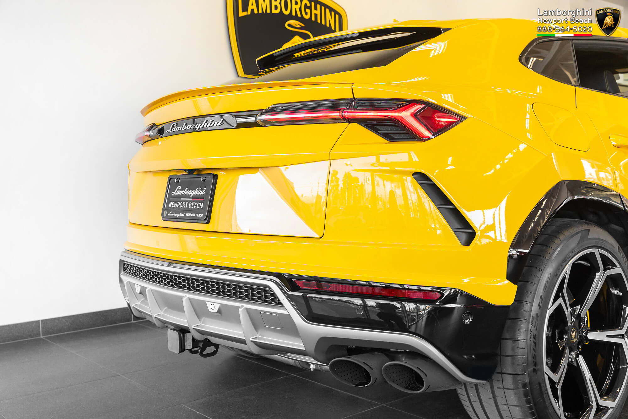 Giallo Auge - Lamborghini Urus - carpaints.co