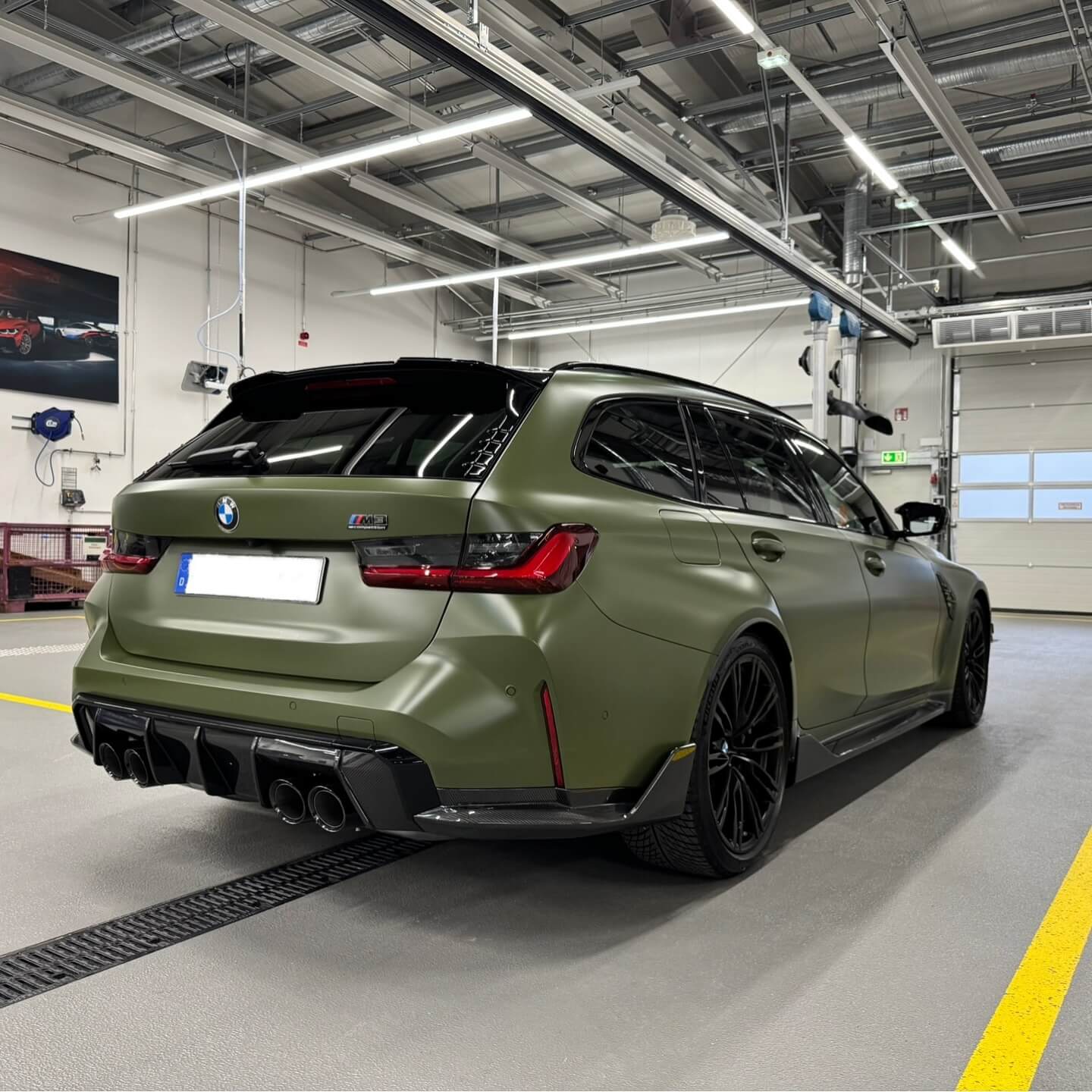 Frozen Urban Green - BMW M3 Touring (G81) - carpaints.co