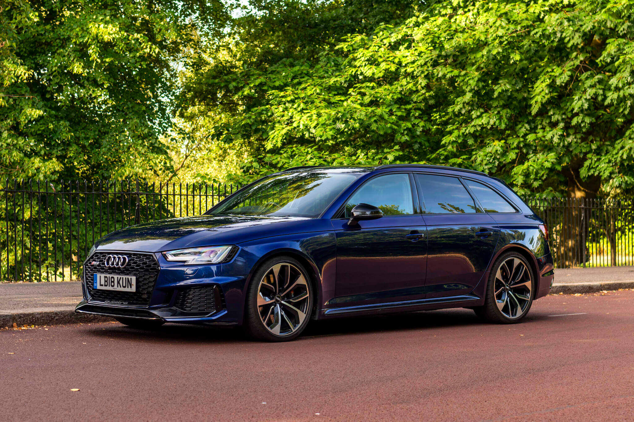 Navarra Blue - Audi RS4 Avant (B9) - carpaints.co