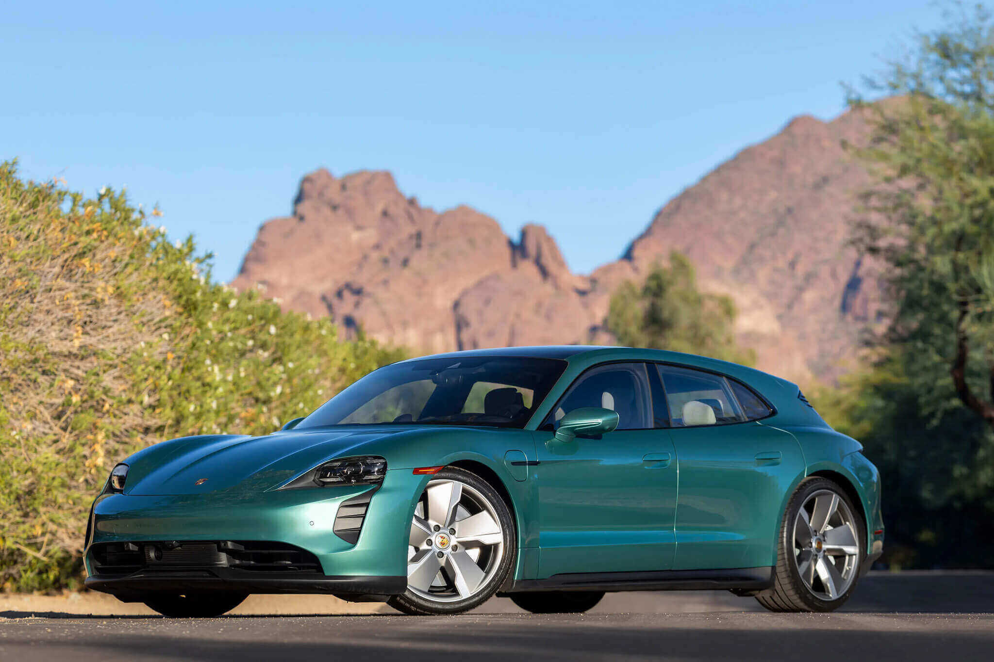 Racing Green Metallic - Porsche Taycan Sport Turismo - carpaints.co