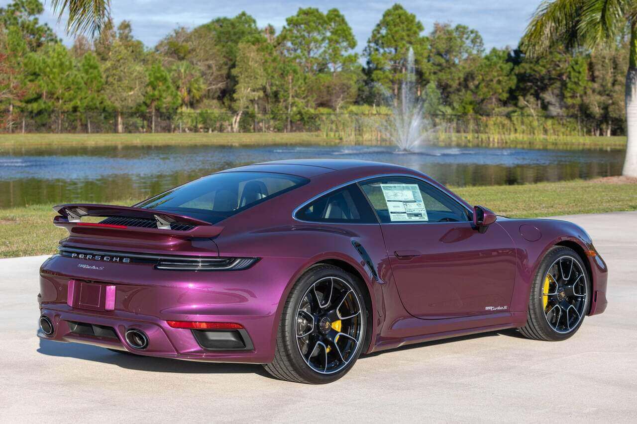 Magic Magenta Chromaflair - Porsche 911 Turbo S (992) - carpaints.co