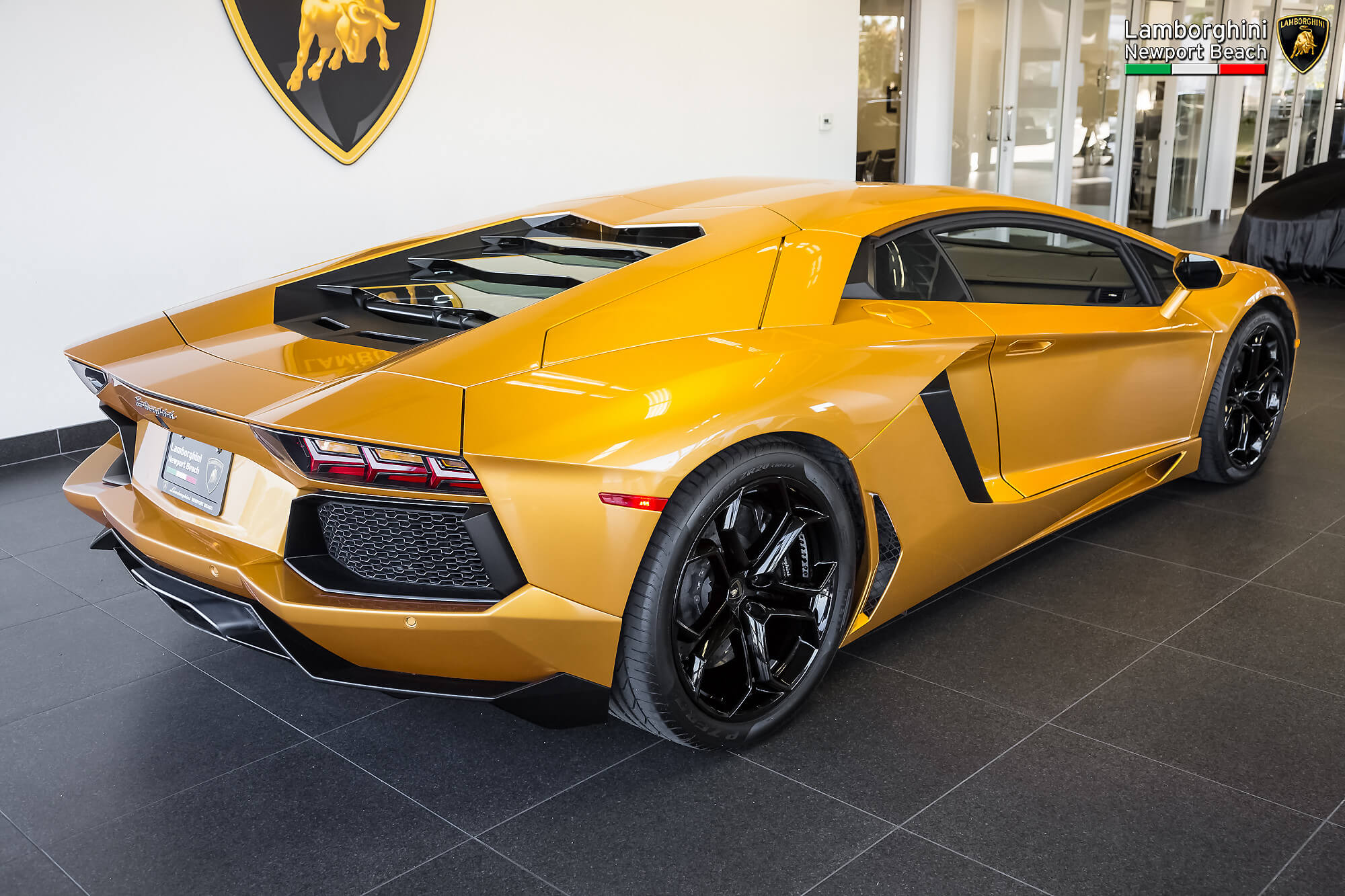 Oro Adonis - Lamborghini Aventador (LP700-4) - carpaints.co