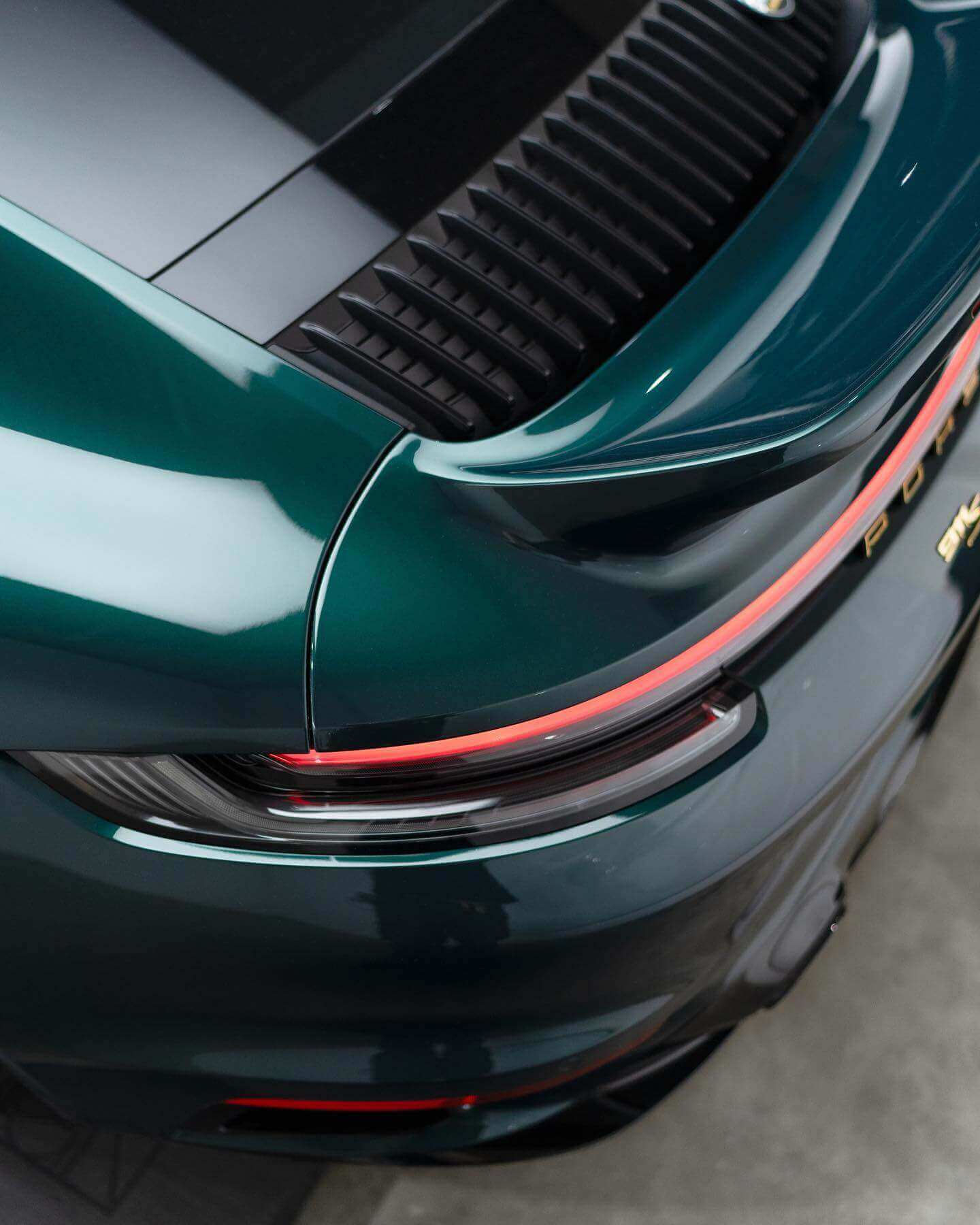 Jet Green Metallic - Porsche 911 Sport Classic (992) - carpaints.co