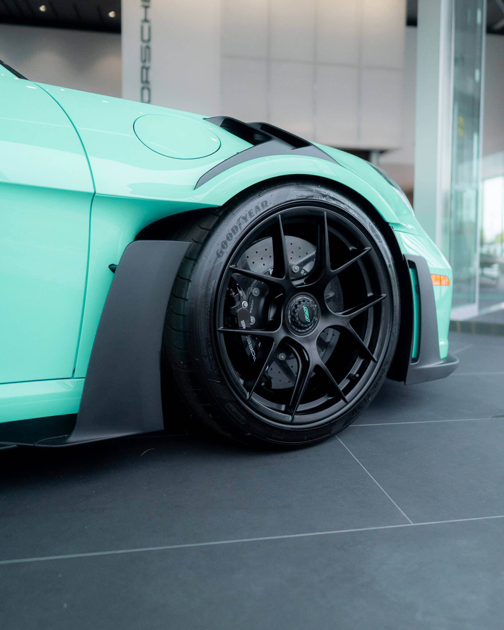 Mint Green - Porsche 911 GT3 RS (992) - carpaints.co