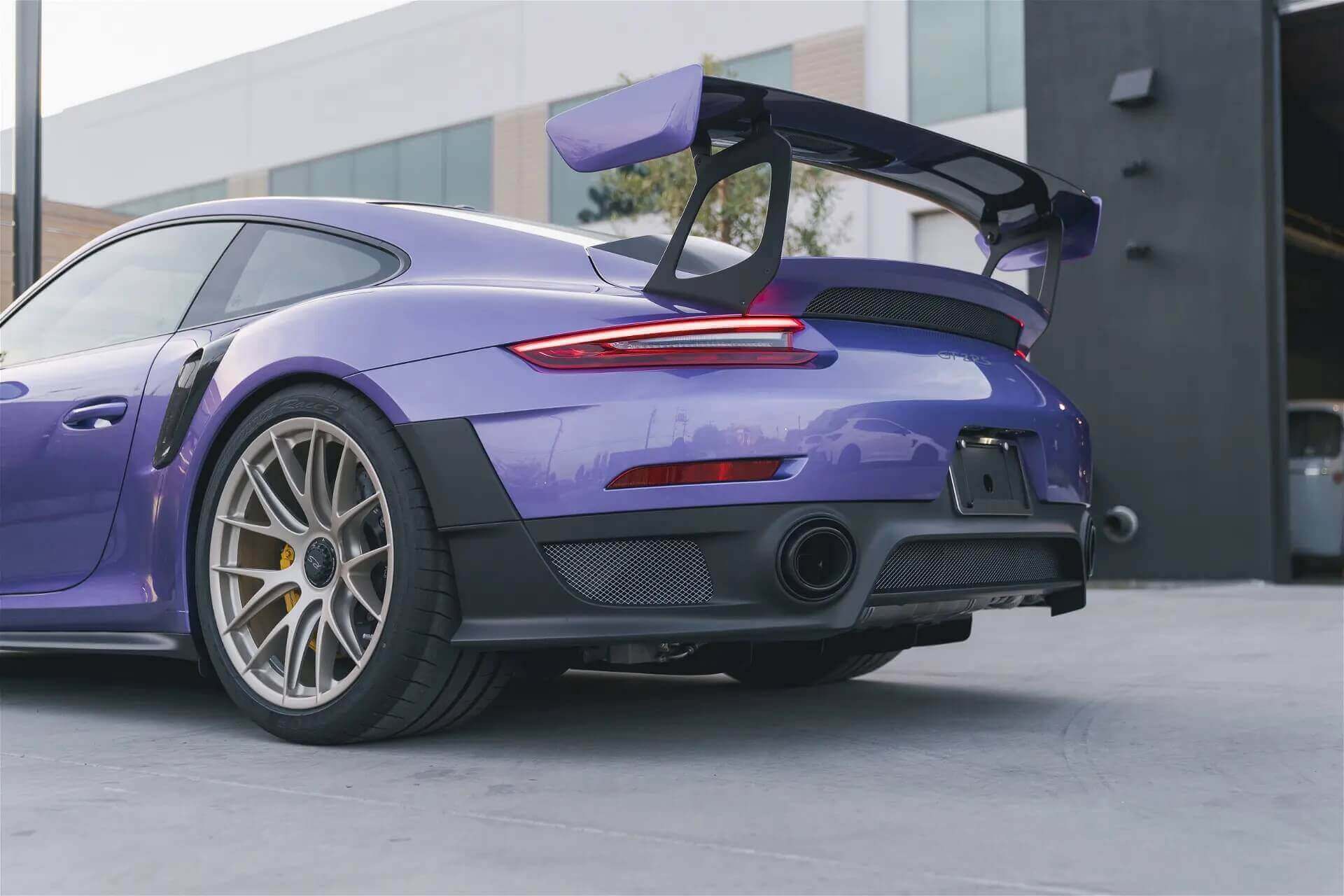 Viola Purple Metallic - Porsche 911 GT2 RS (991) - carpaints.co