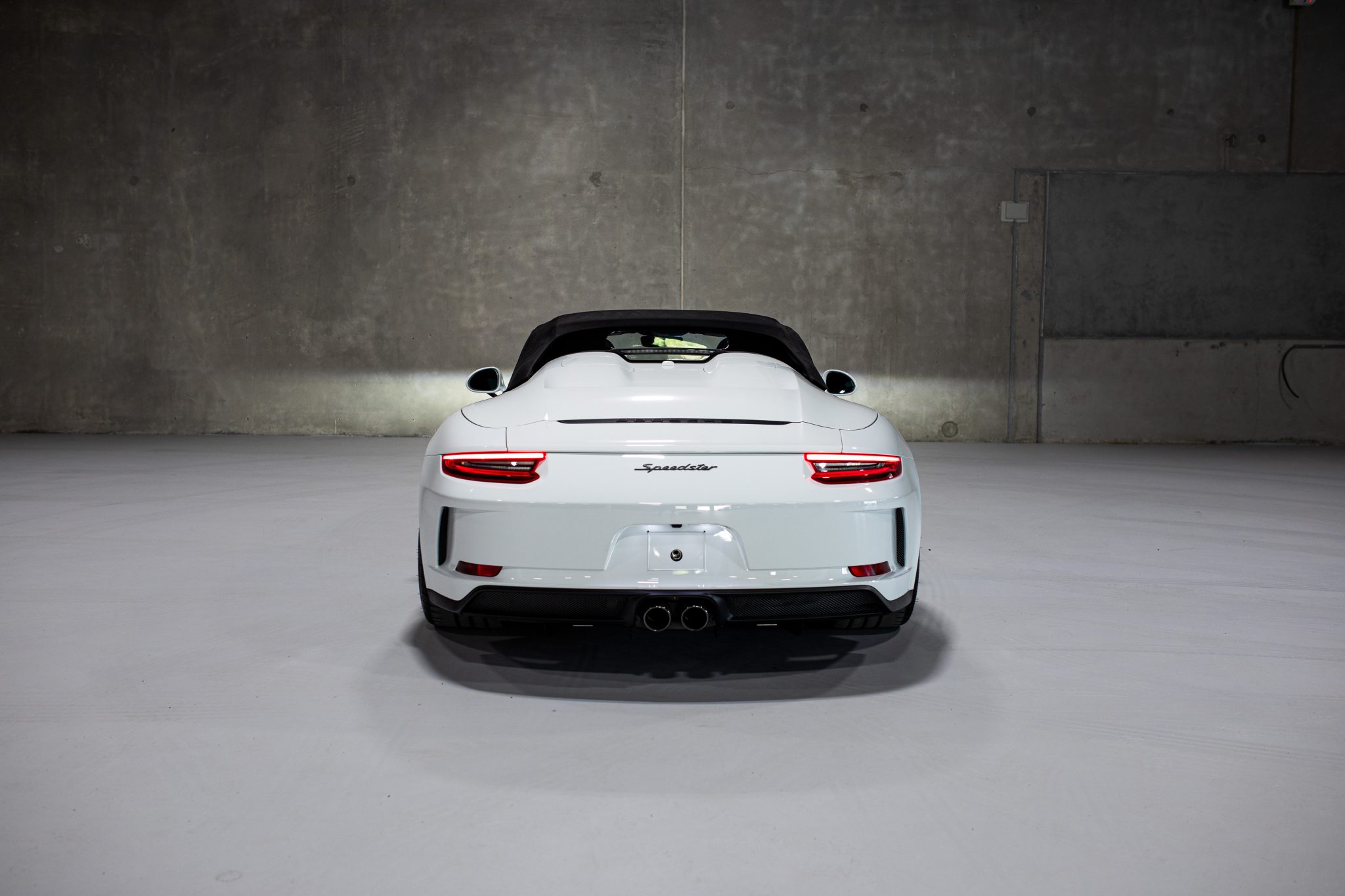 Pure White - Porsche 911 Speedster (991) - carpaints.co