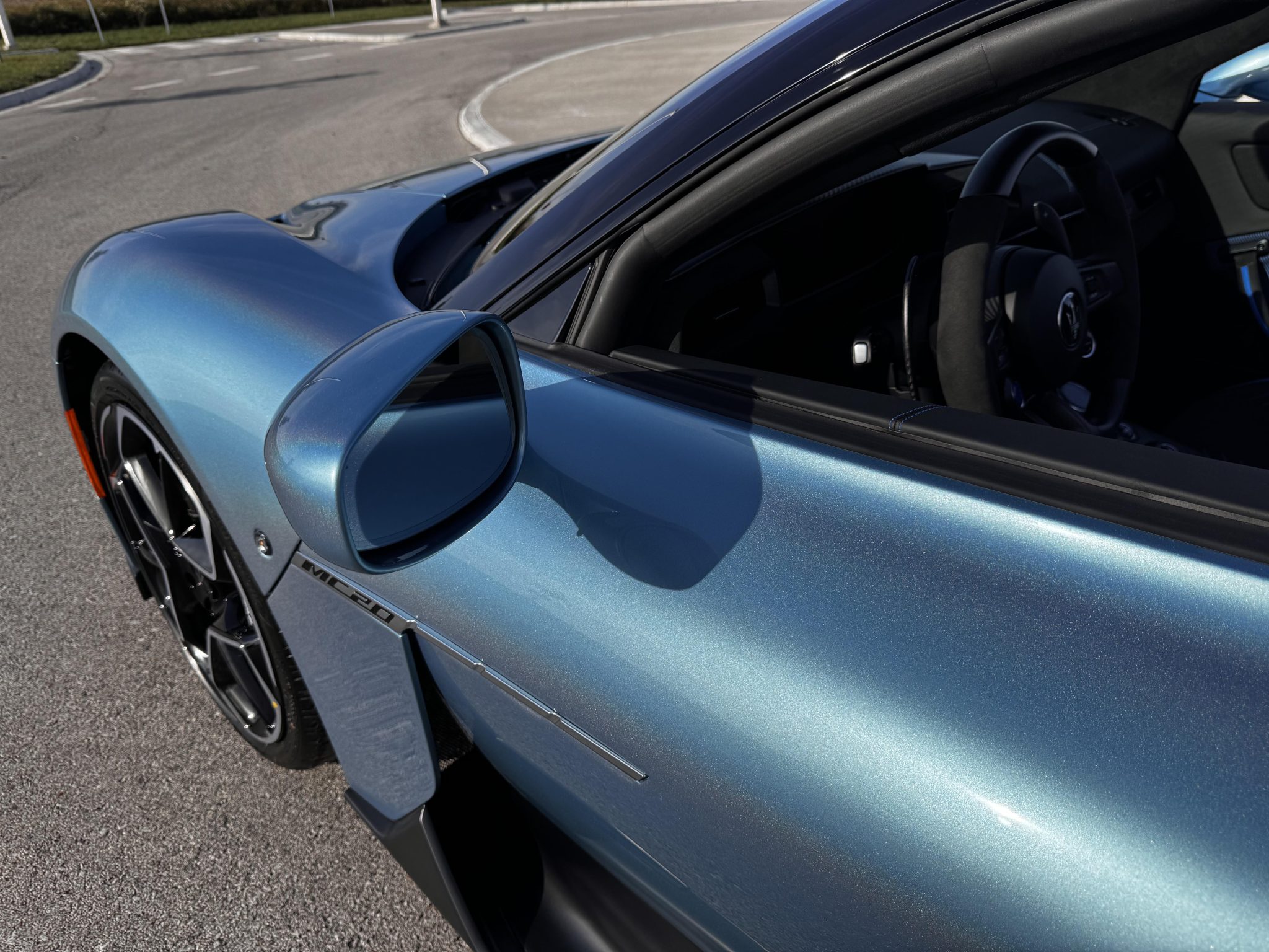 Ai Aqua Rainbow - Maserati MC20 Cielo - carpaints.co