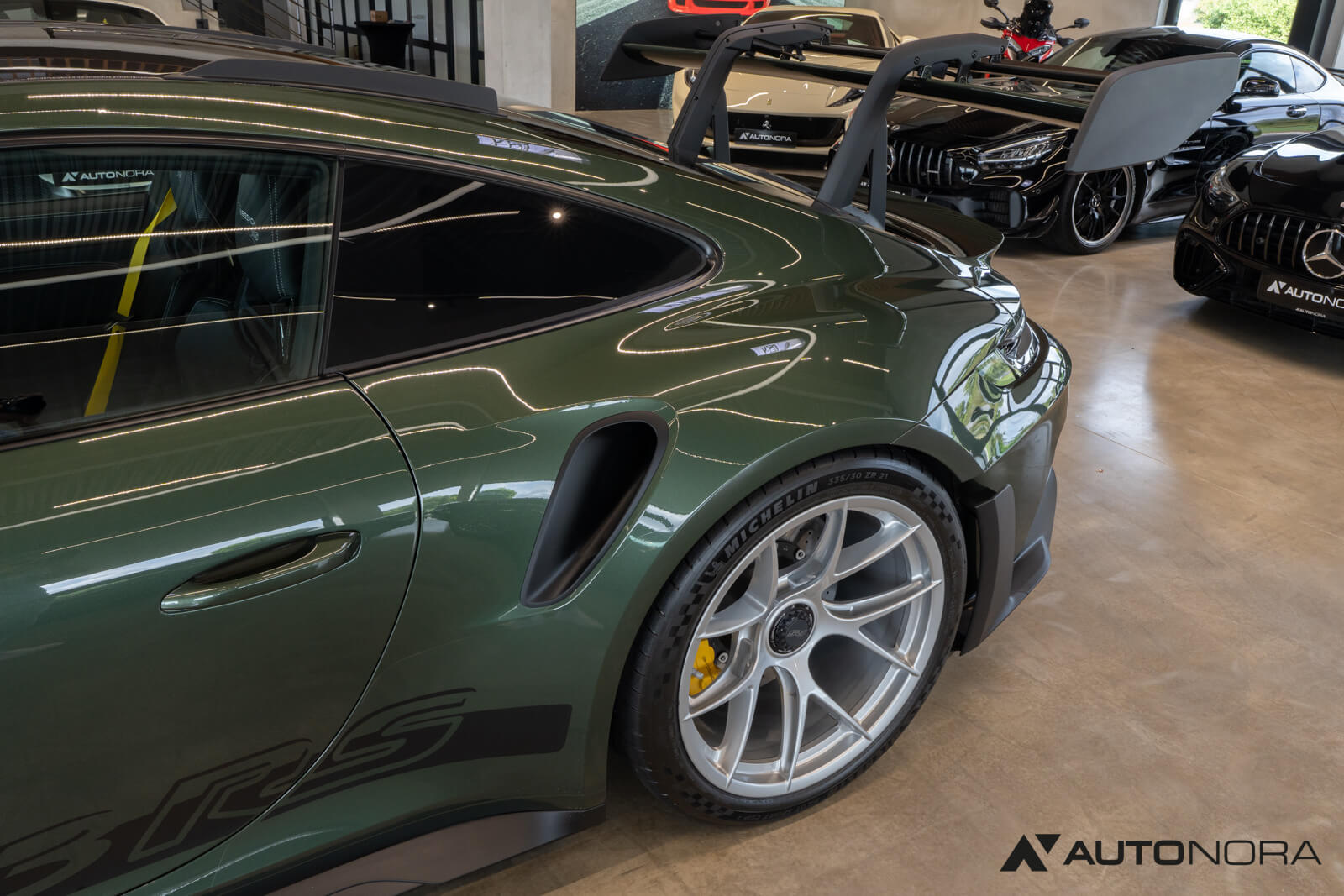 Oak Green Metallic - Porsche 911 GT3 RS (992) - carpaints.co