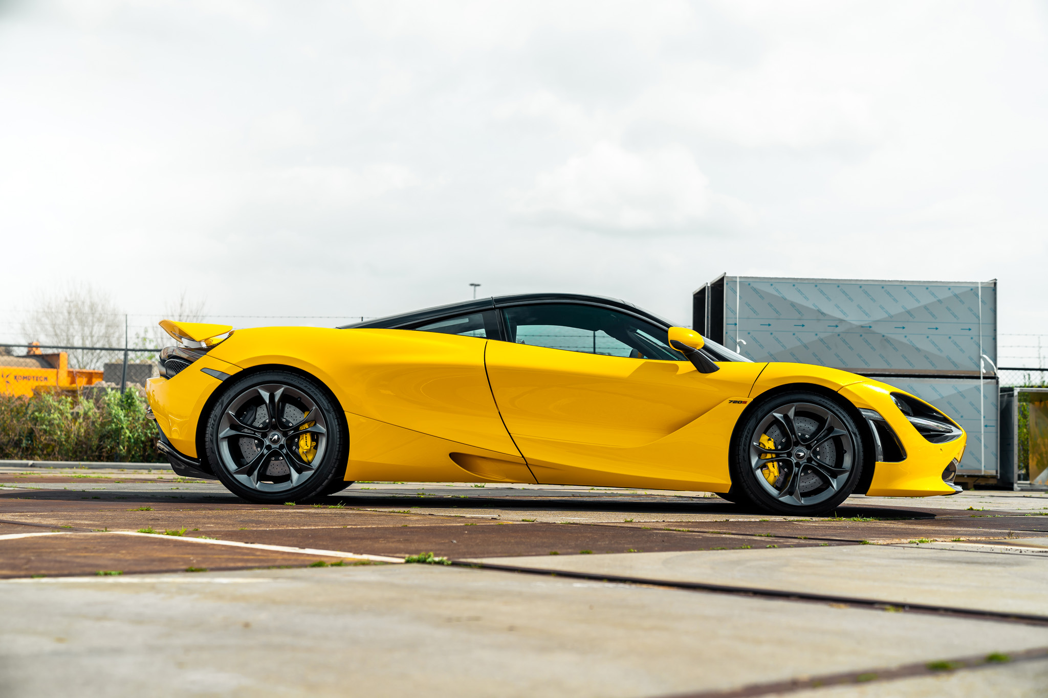 Volcano Yellow - McLaren 720S - carpaints.co