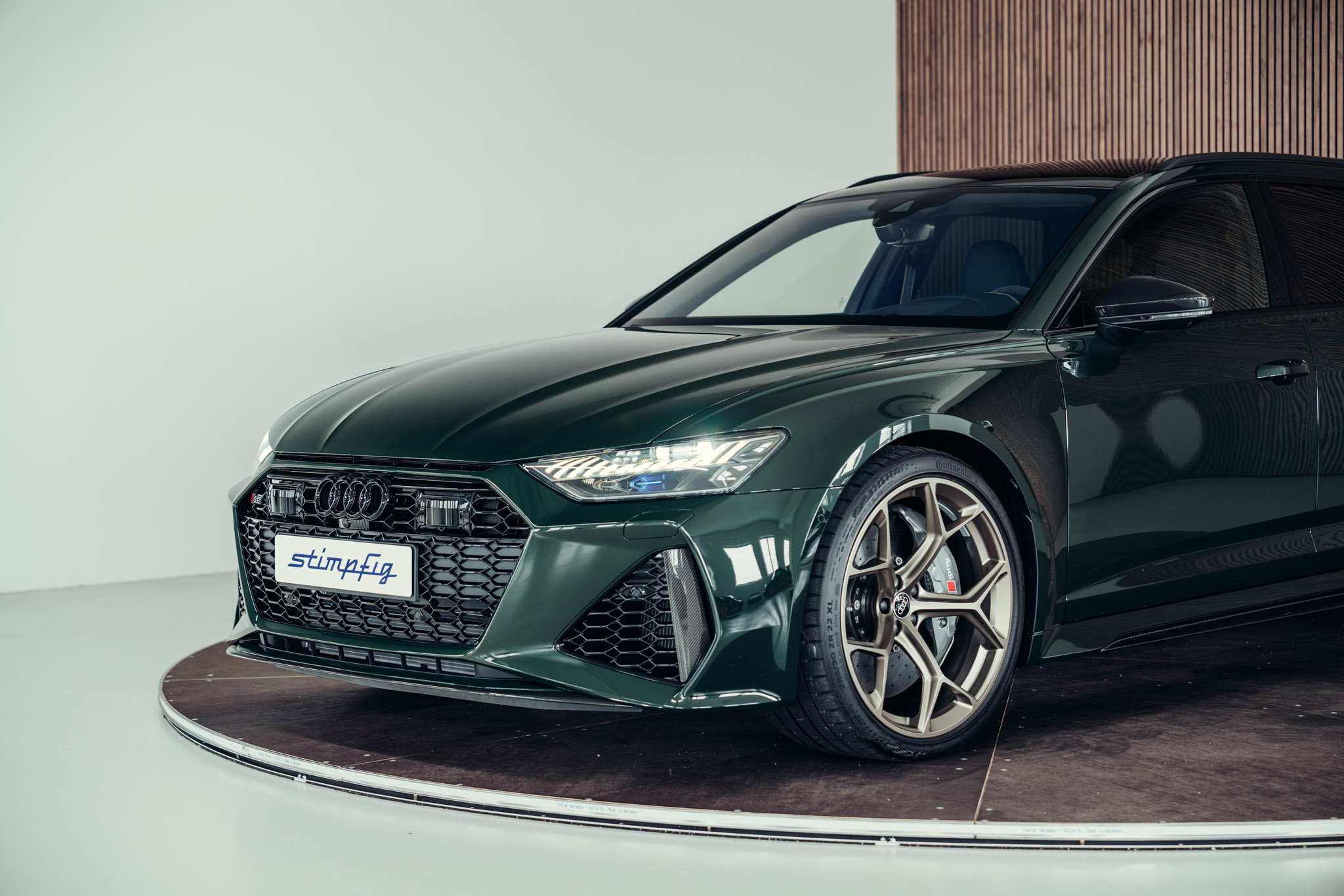 British Racing Green - Audi RS6 Avant (C8) - carpaints.co