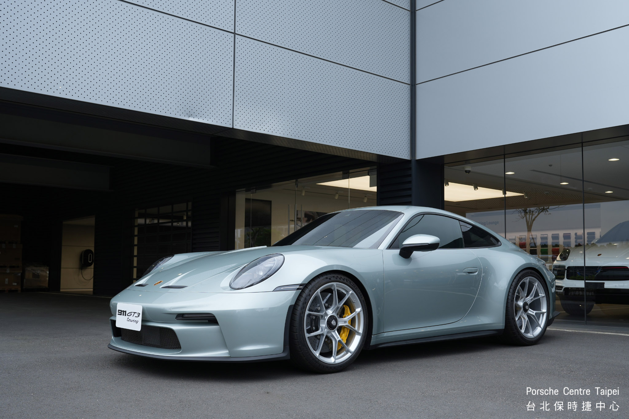 Fish Silver Grey Metallic - Porsche 911 GT3 Touring (992) - carpaints.co