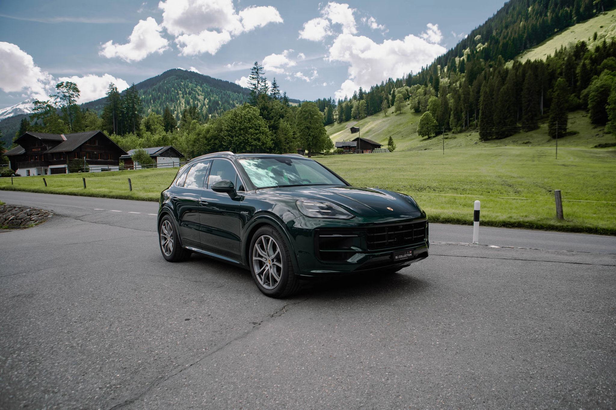Jet Green Metallic - Porsche Cayenne (E3) - carpaints.co